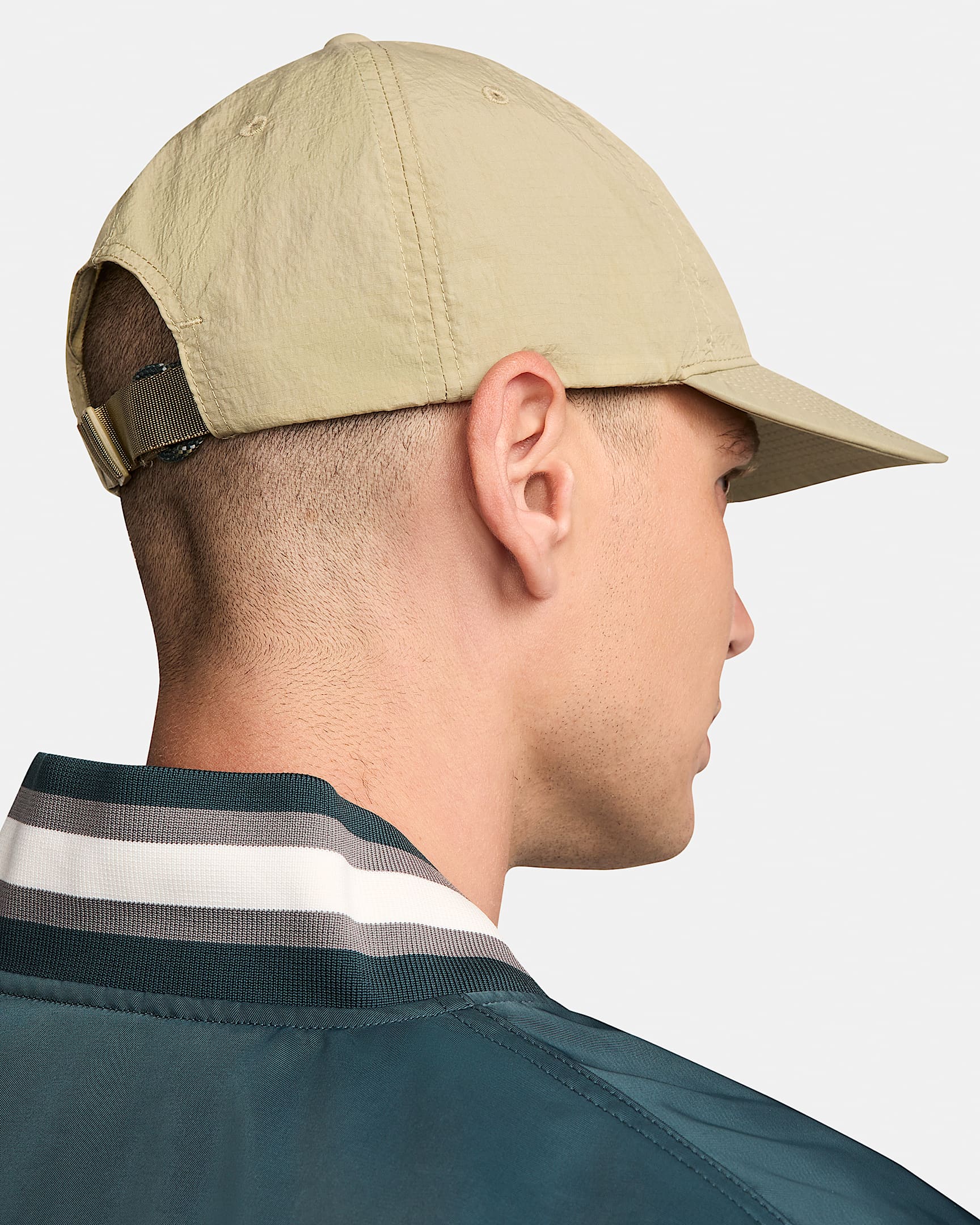 Nike Club Unstructured Flat Bill Outdoor Cap. Nike IN