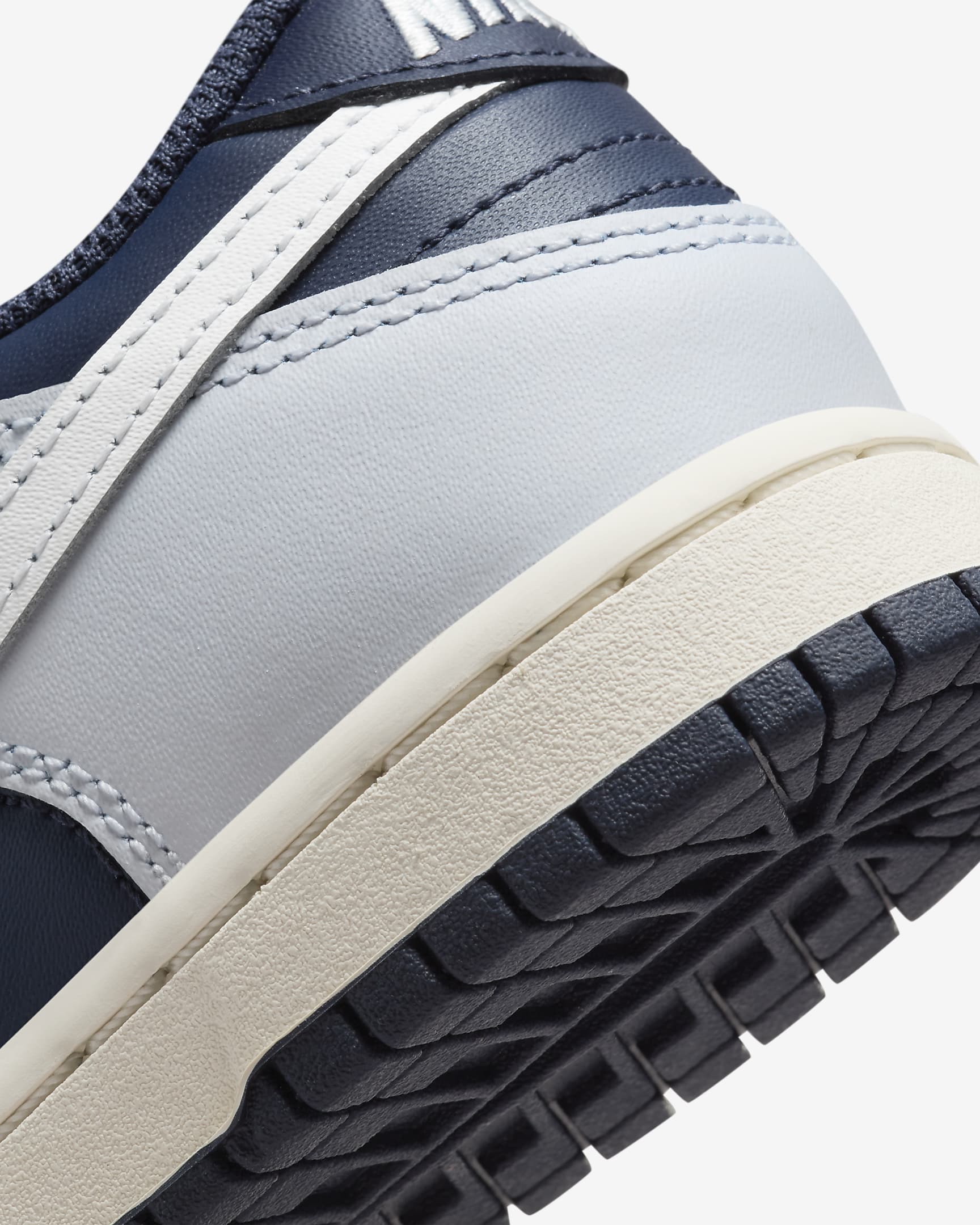 Nike Dunk Low Younger Kids' Shoes. Nike BE