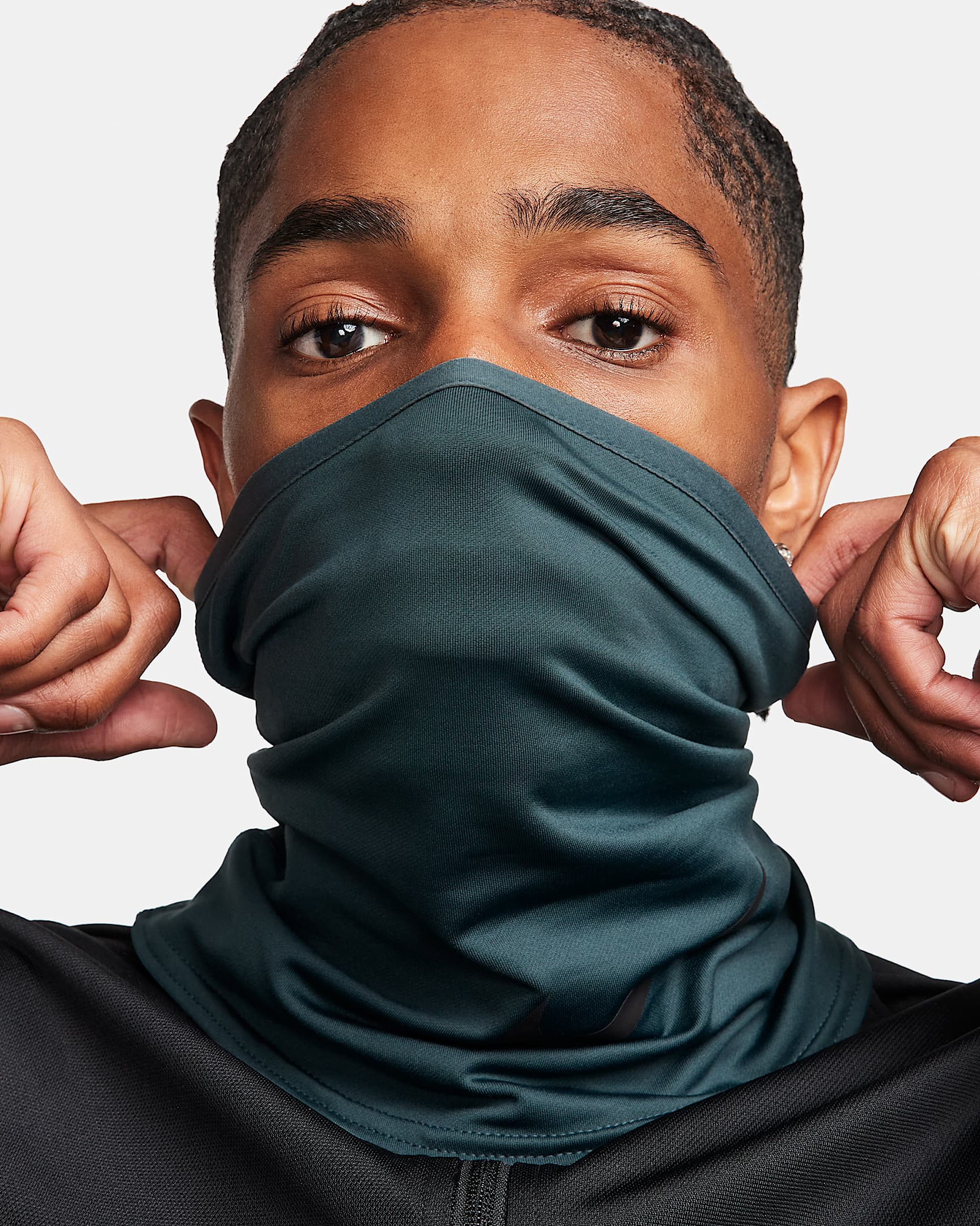 Nike Winter Warrior Men's Dri-FIT Football Neckwarmer. Nike BG