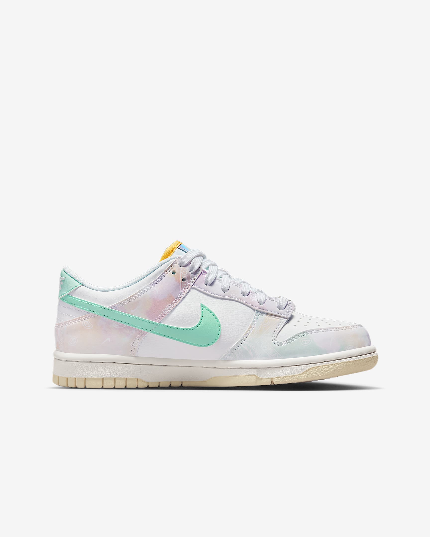 Nike Dunk Low Older Kids' Shoes. Nike SG