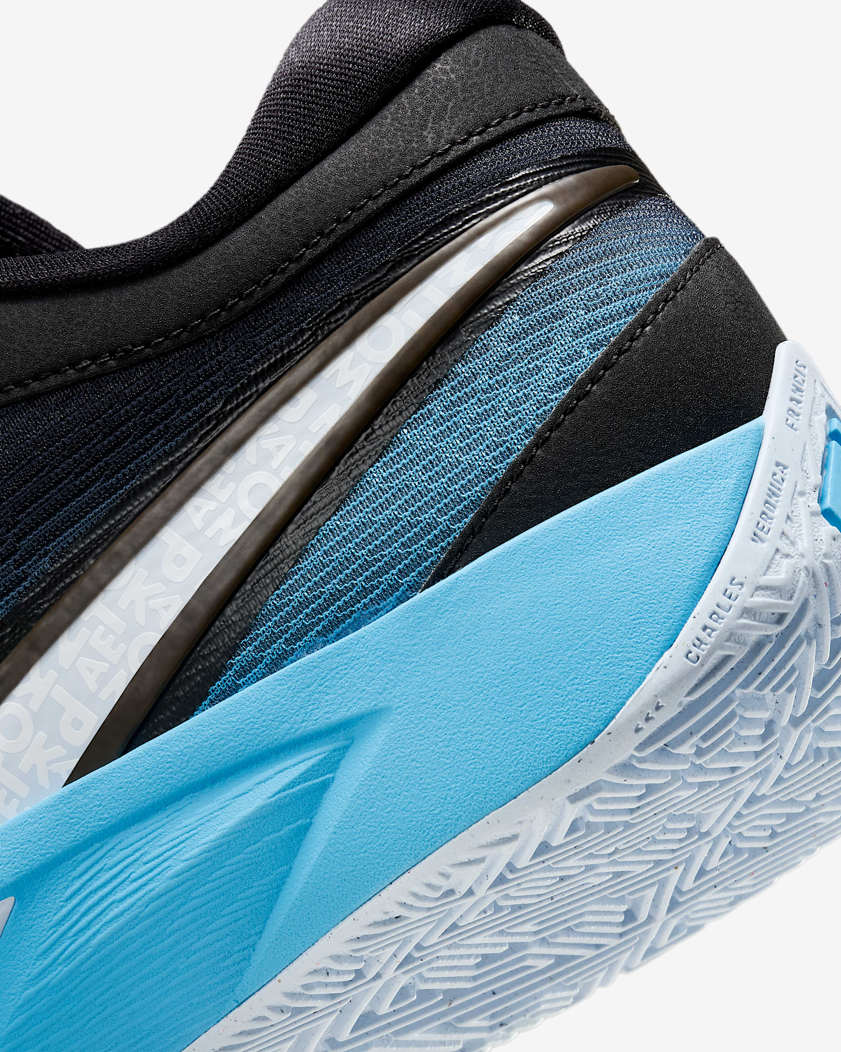 Giannis Freak 6 'Christmas' Basketball Shoes. Nike IL