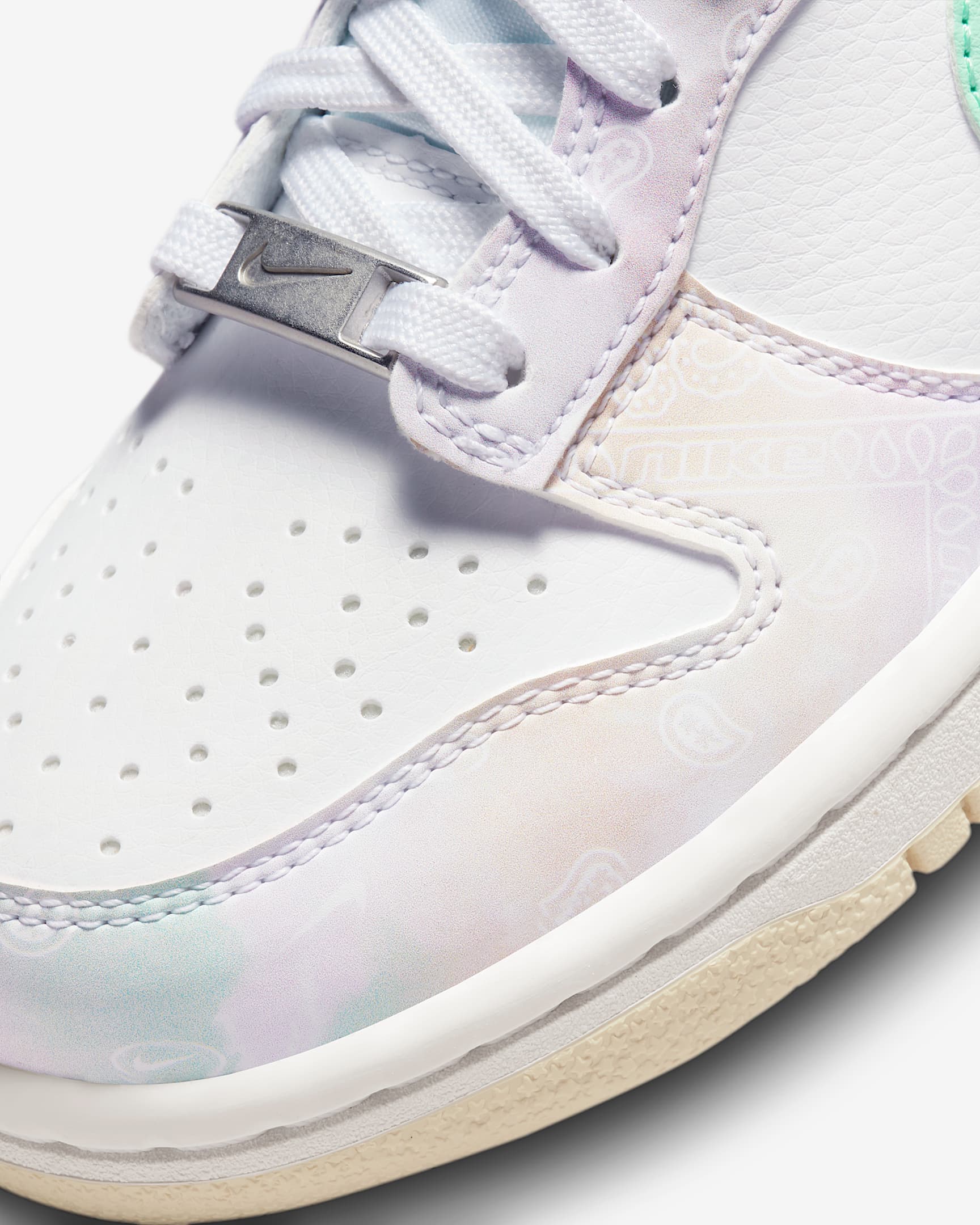 Nike Dunk Low Older Kids' Shoes. Nike SG