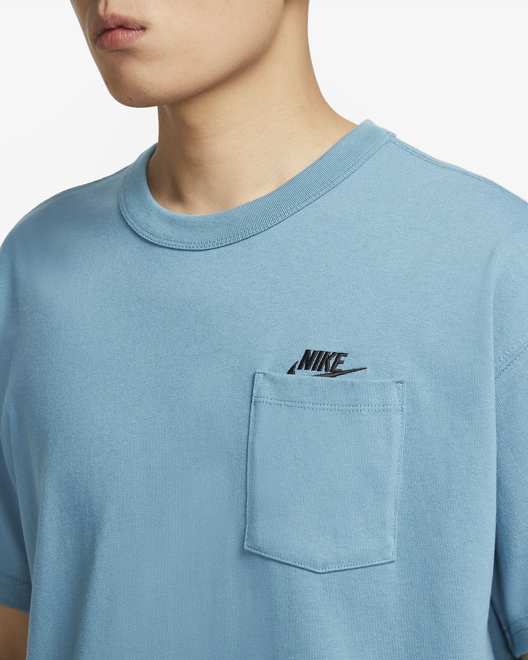 Nike Sportswear Premium Essentials Men's Pocket T-Shirt. Nike.com
