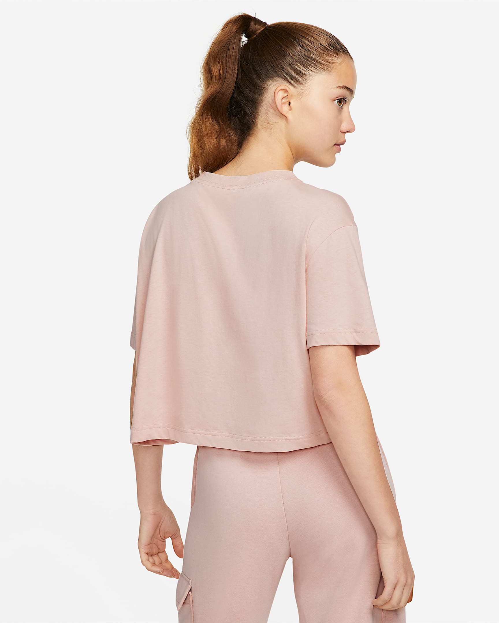 Nike Sportswear Essential Women's Cropped Logo T-Shirt. Nike BE