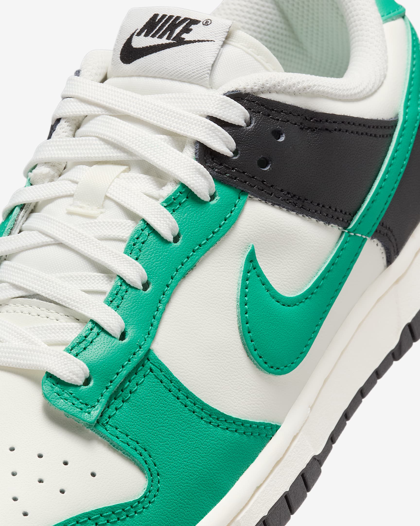 Nike Dunk Low Women's Shoes. Nike IL