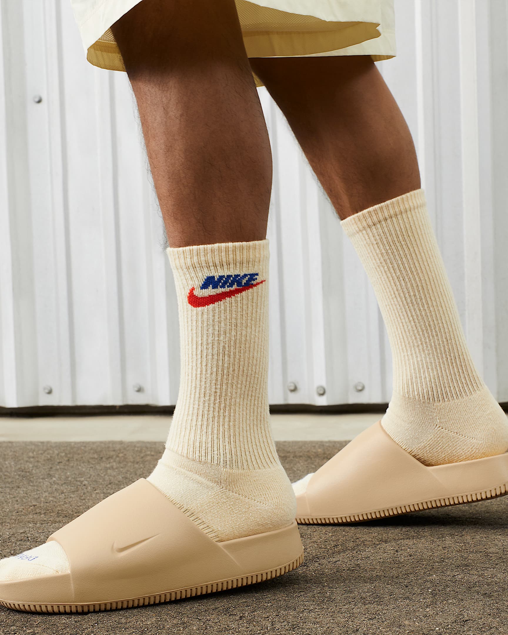 Nike Calm Men's Slides. Nike IE