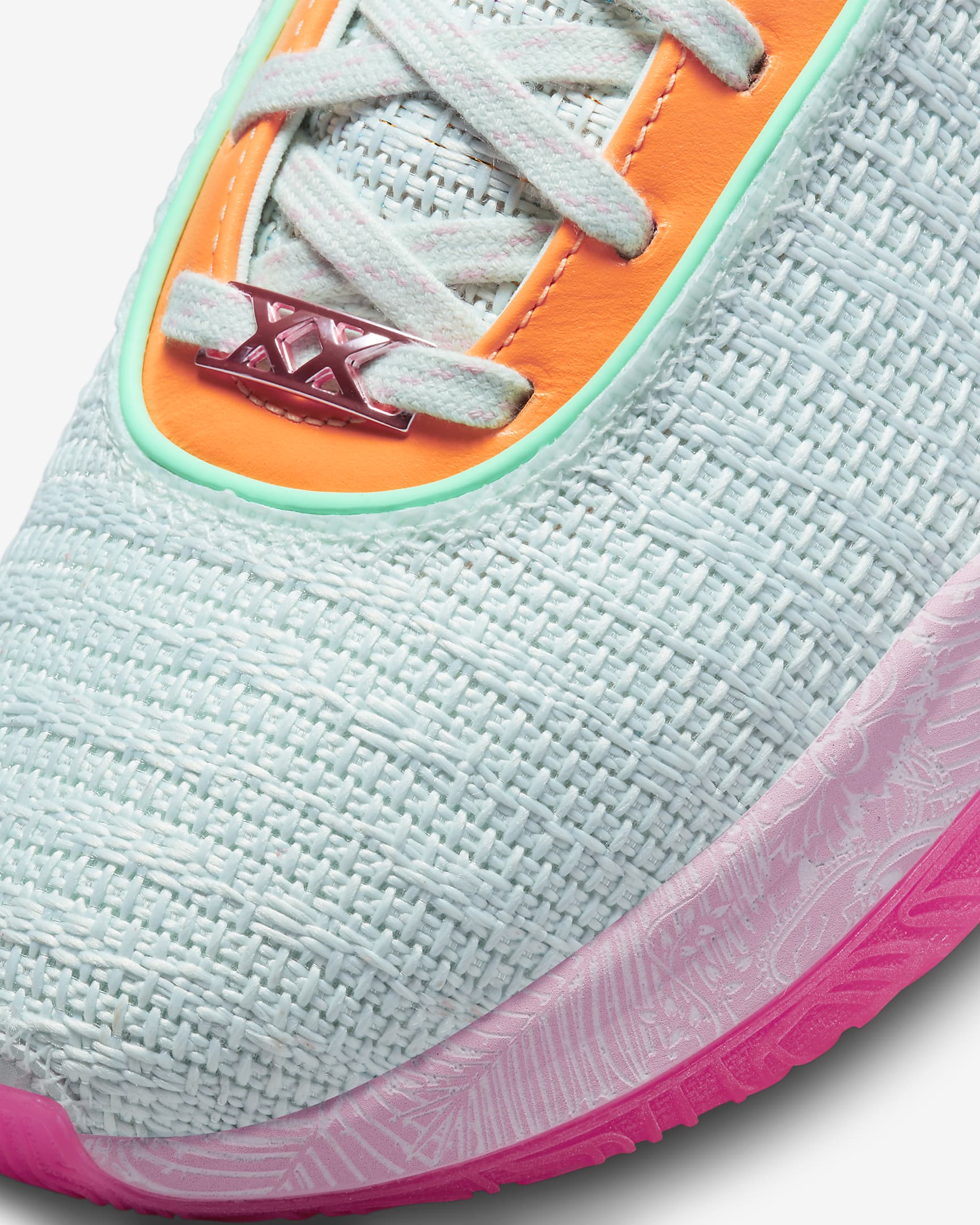 LeBron XX EP Basketball Shoes. Nike SG