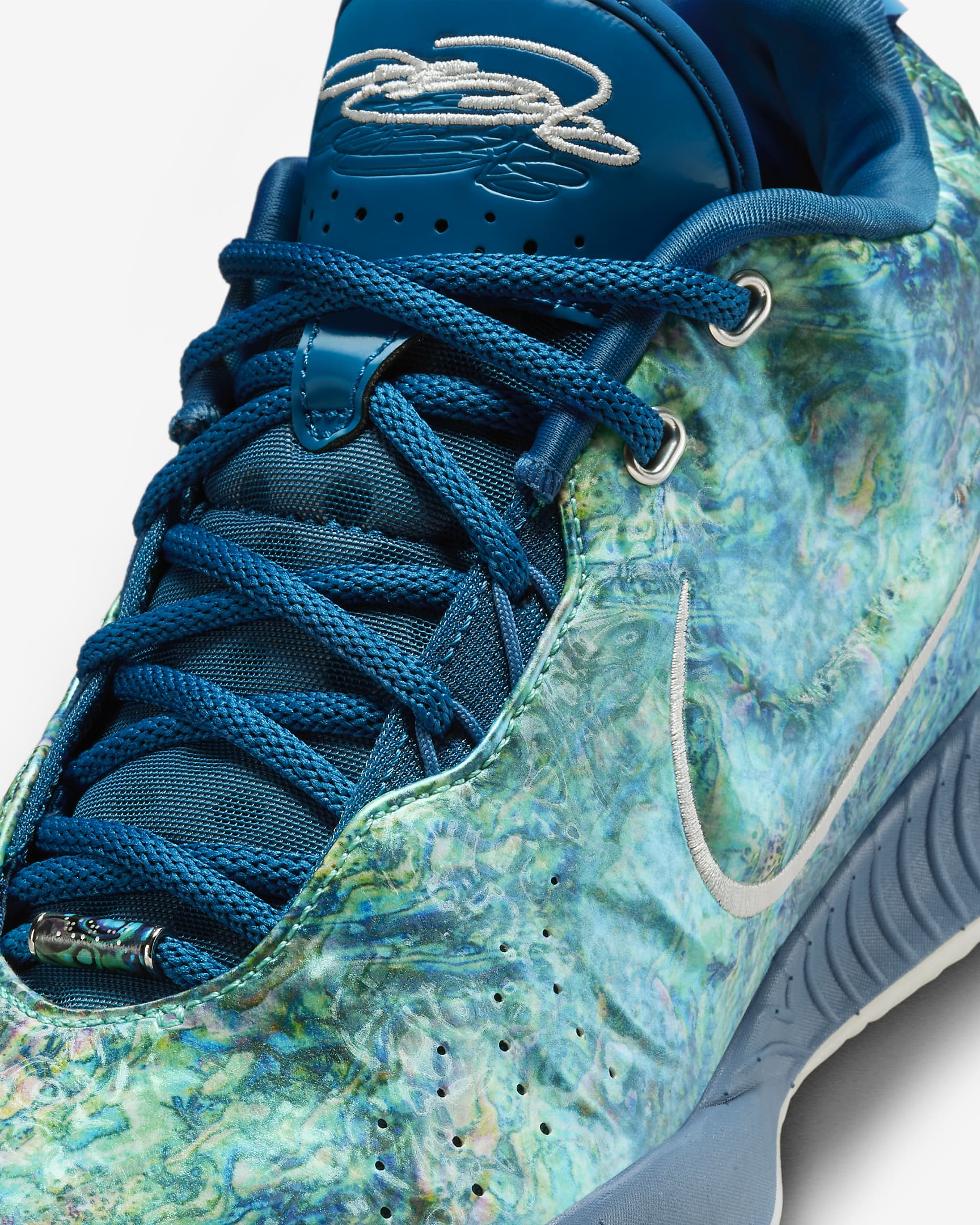 LeBron XXI 'Abalone' Basketball Shoes. Nike NL