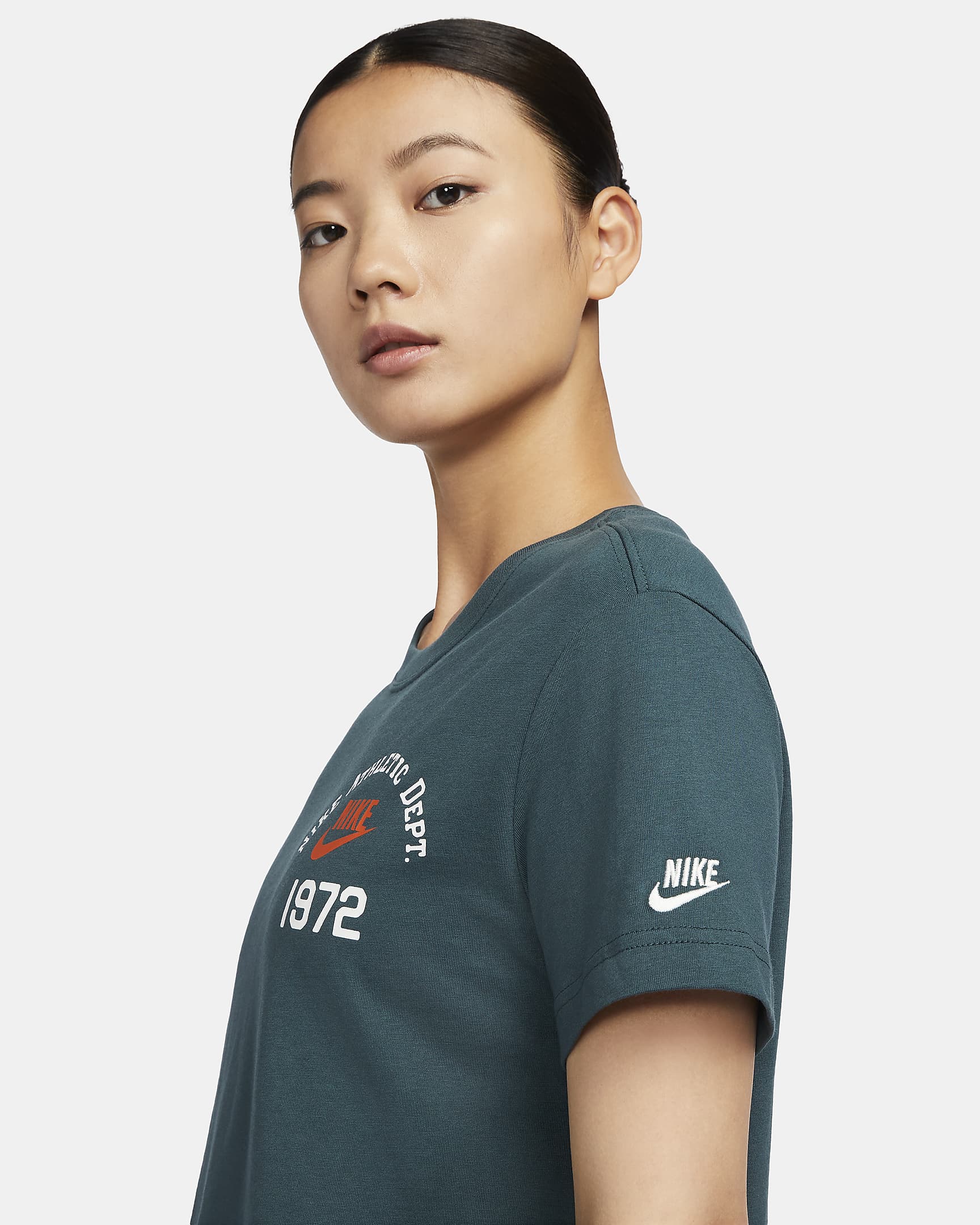 Nike Sportswear Women's Cropped T-Shirt. Nike IN