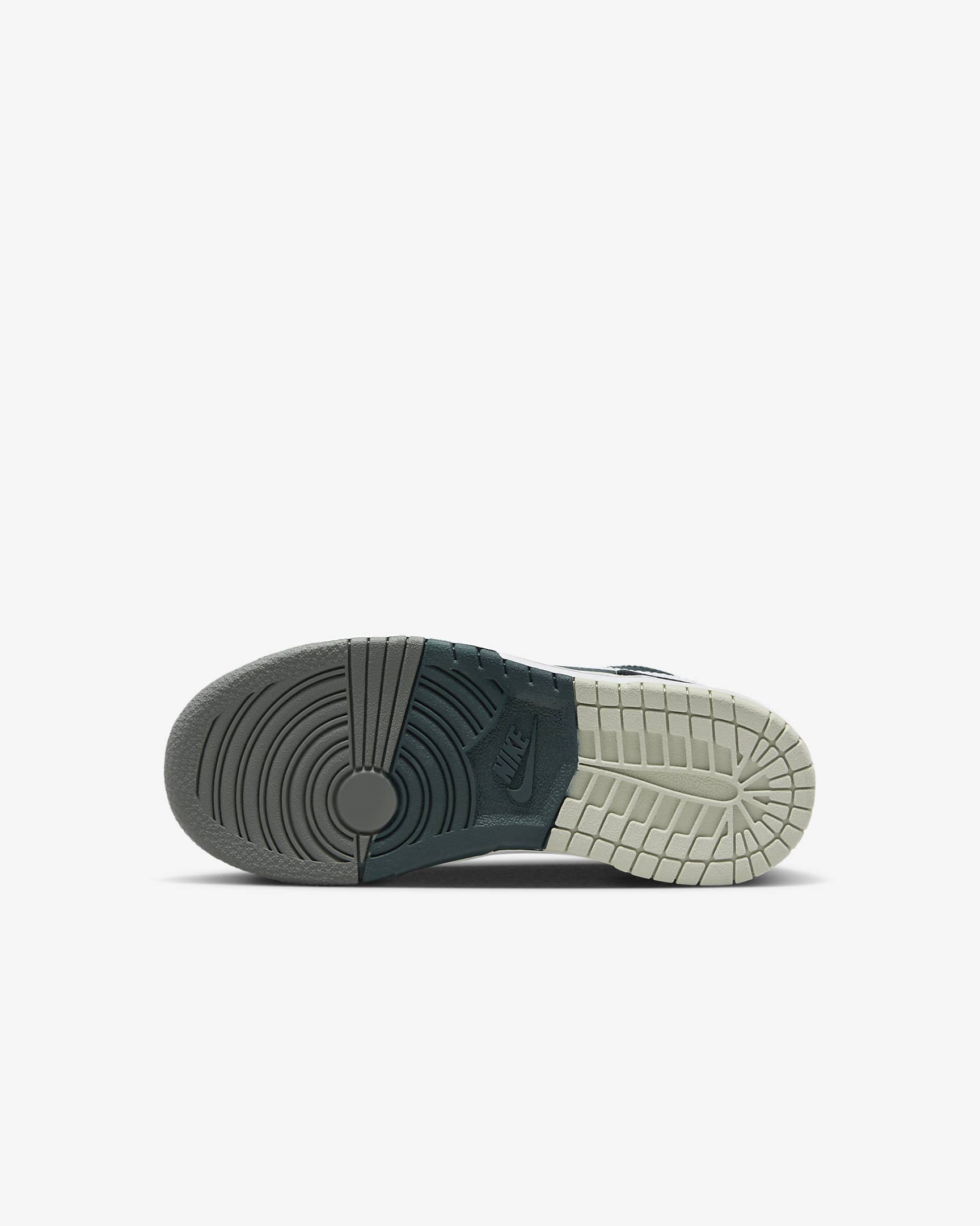 Nike Dunk Low Younger Kids' Shoes. Nike LU