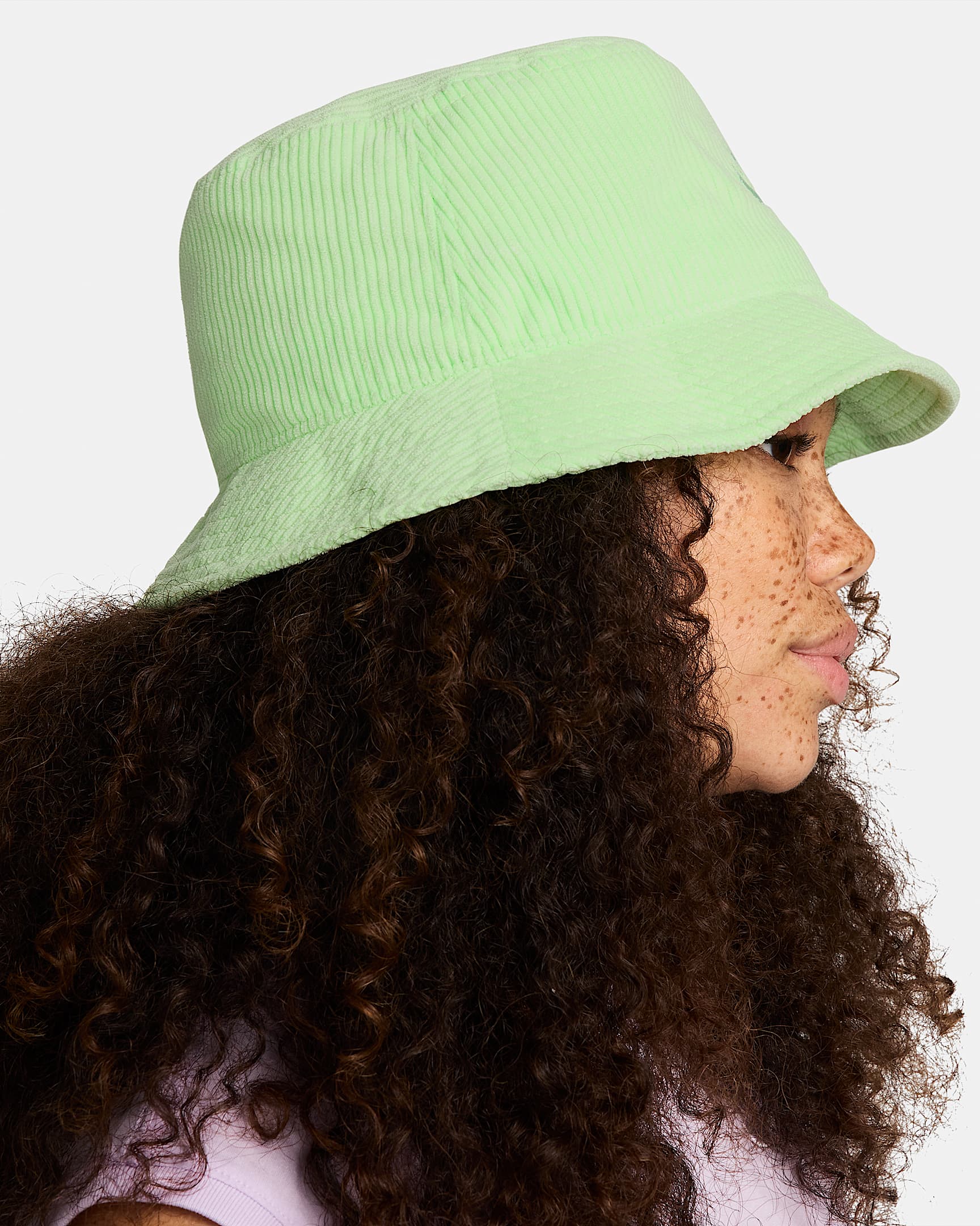 Gorro tipo pescador de pana Nike Apex. Nike MX