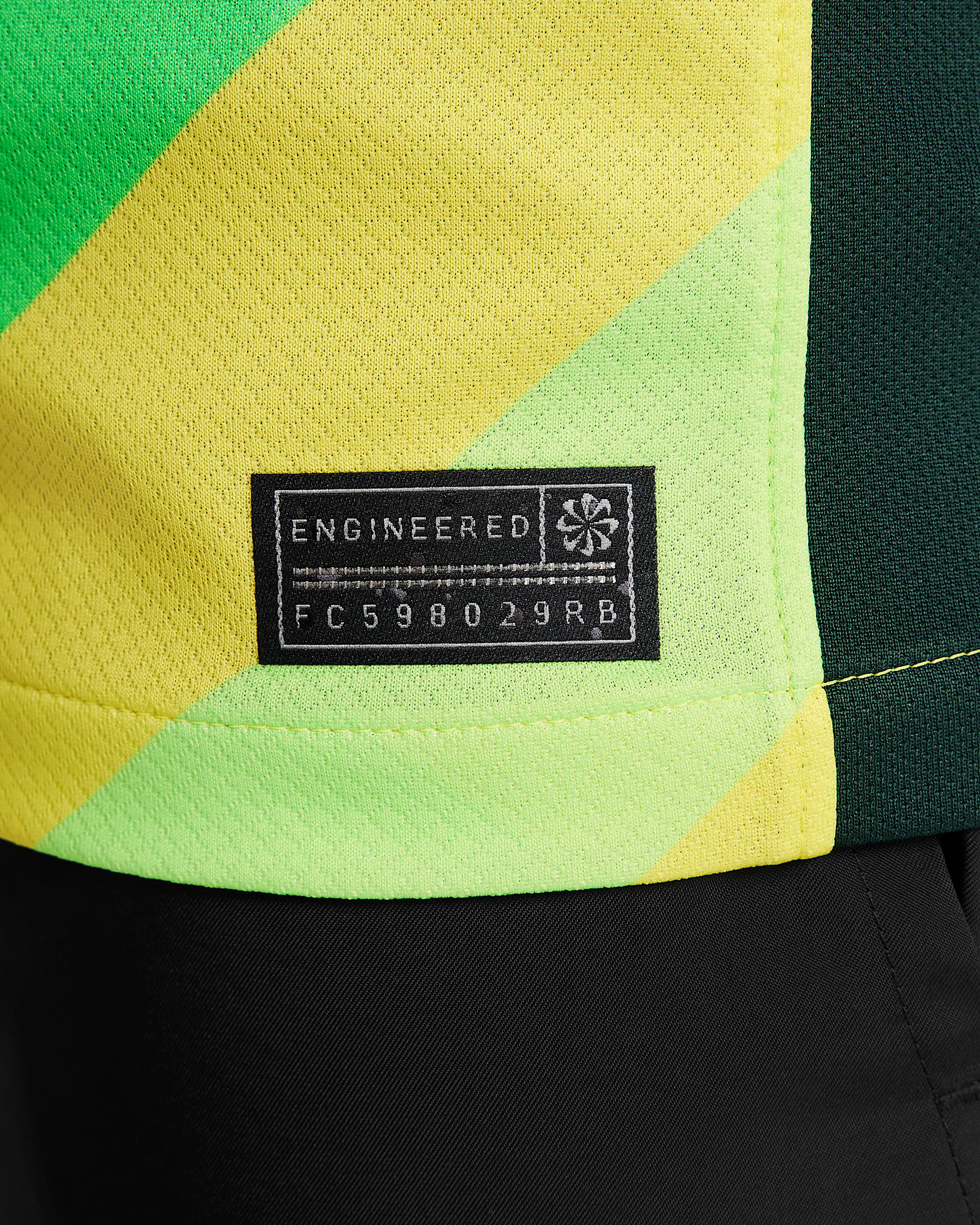 Australia 2025/26 Stadium Home Older Kids' Nike Dri-FIT Football Replica Shirt. Nike IL