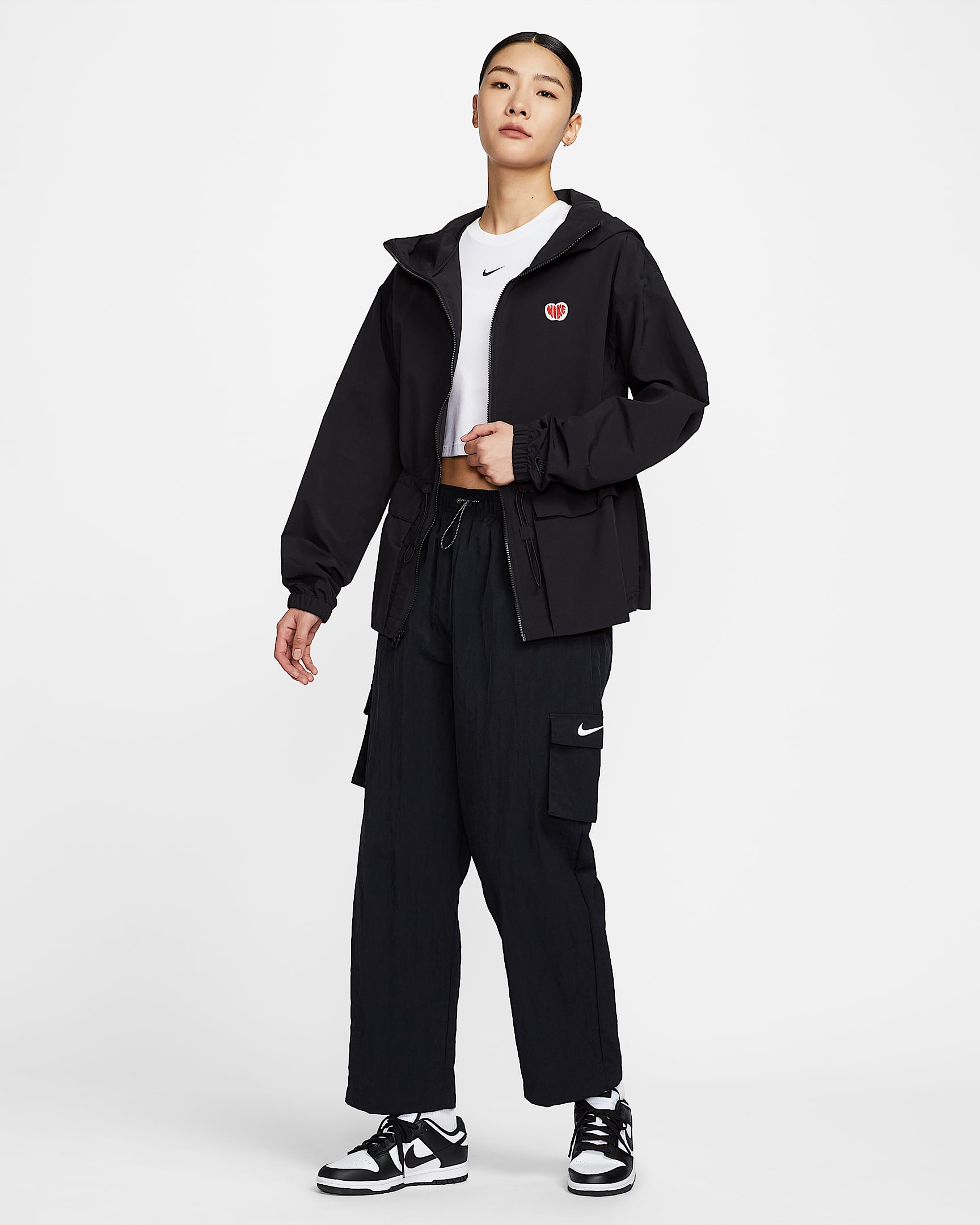 Nike Sportswear 女款梭織外套。Nike TW