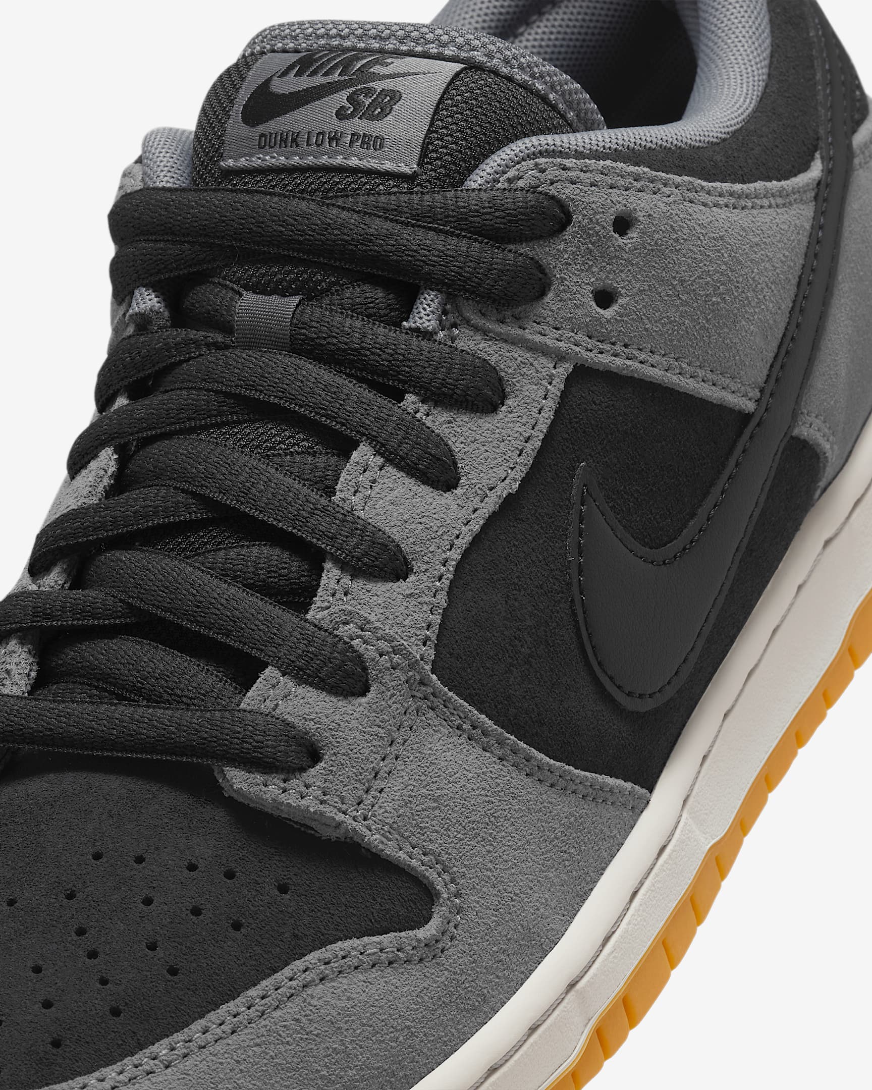 Nike SB Dunk 低筒 Pro 滑板鞋。Nike TW
