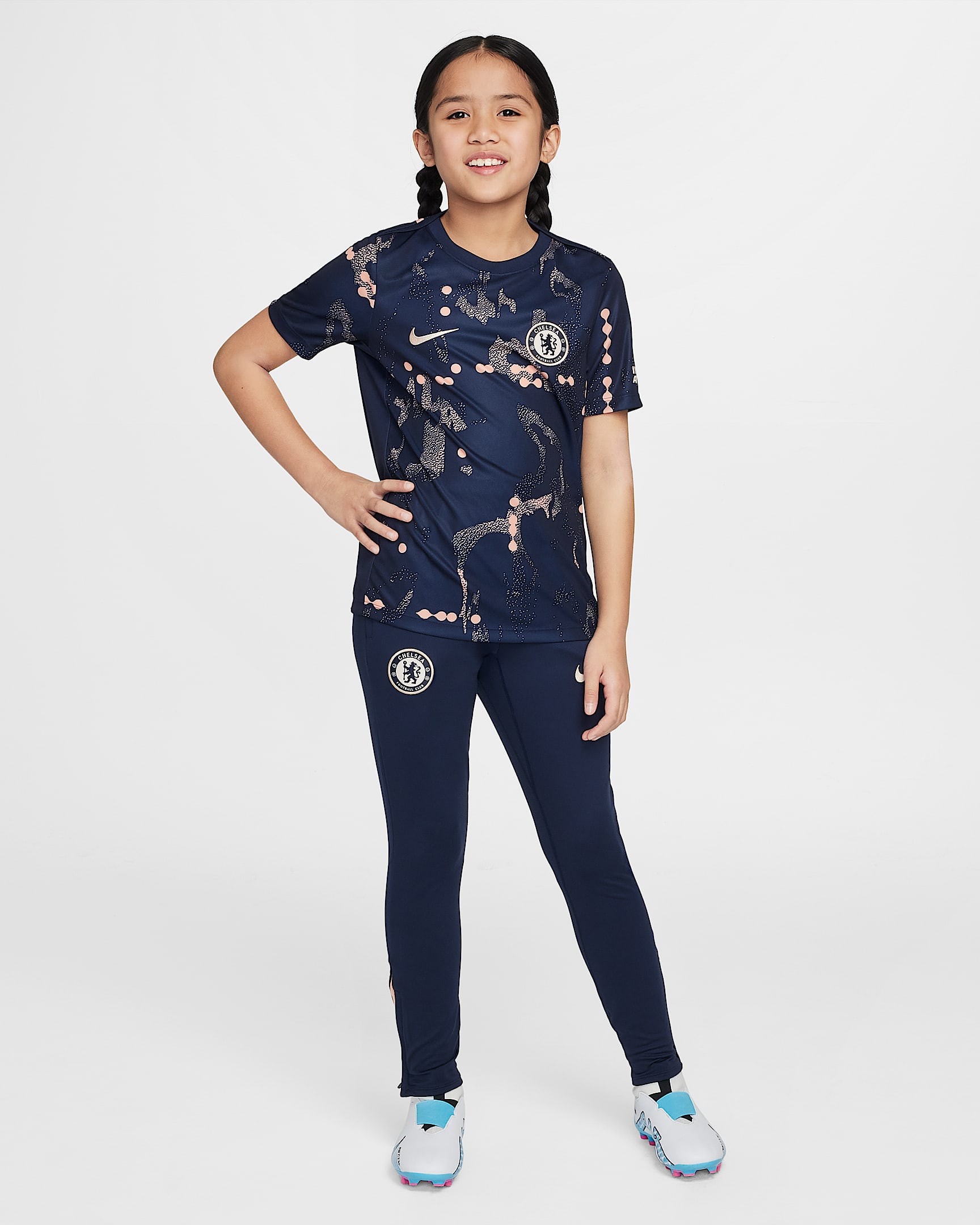 Chelsea F.C. Academy Pro SE Older Kids' Nike Dri-FIT Football Pre-Match Short-Sleeve Top. Nike CA