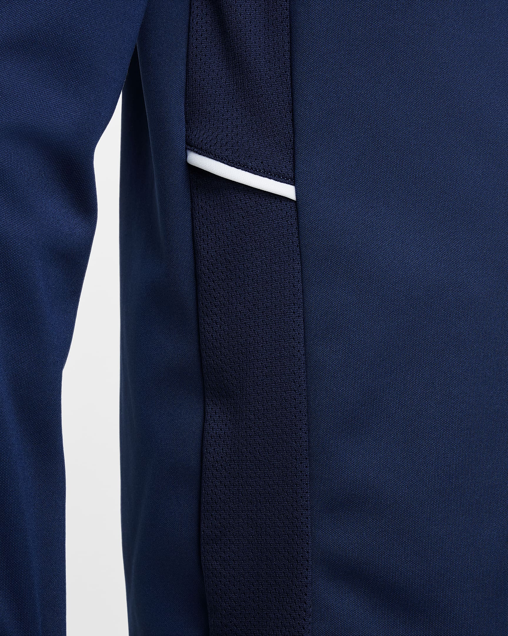 Nike Academy Older Kids' Dri-FIT Long-Sleeve 1/4-Zip Football Drill Top ...