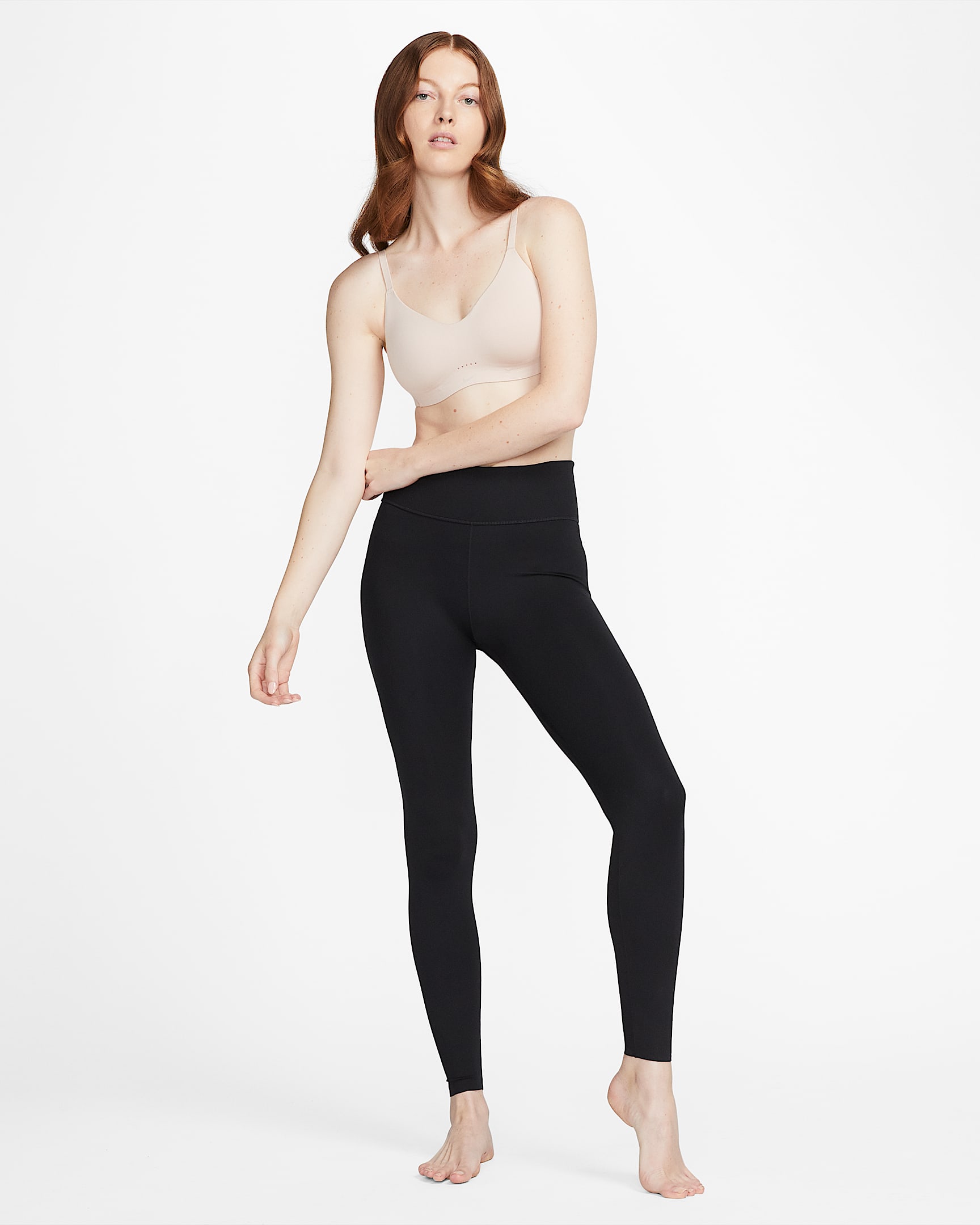 Bra deportivo de baja sujeción con almohadillas para mujer Nike Alate ...