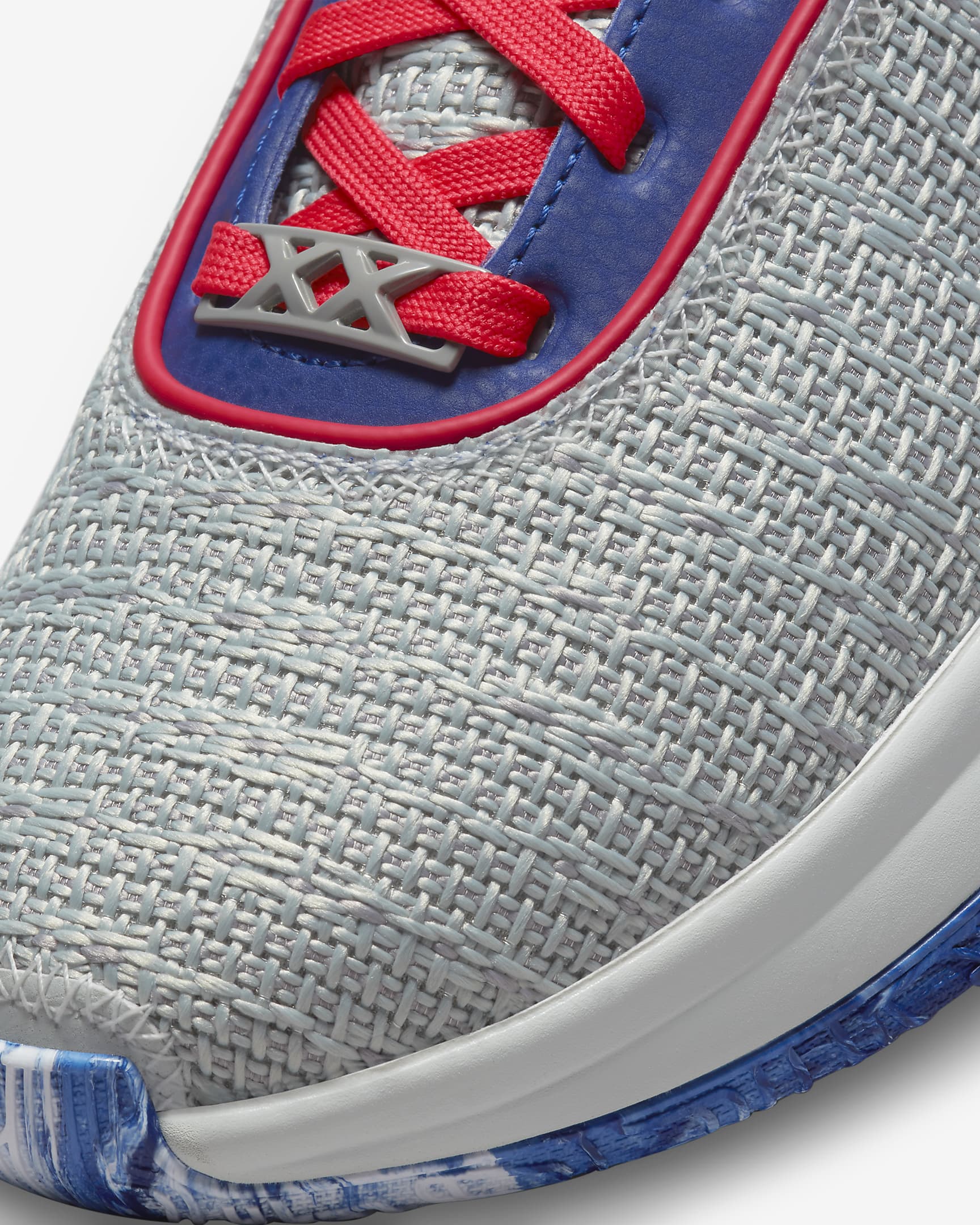 LeBron XX Older Kids' Basketball Shoes. Nike BE