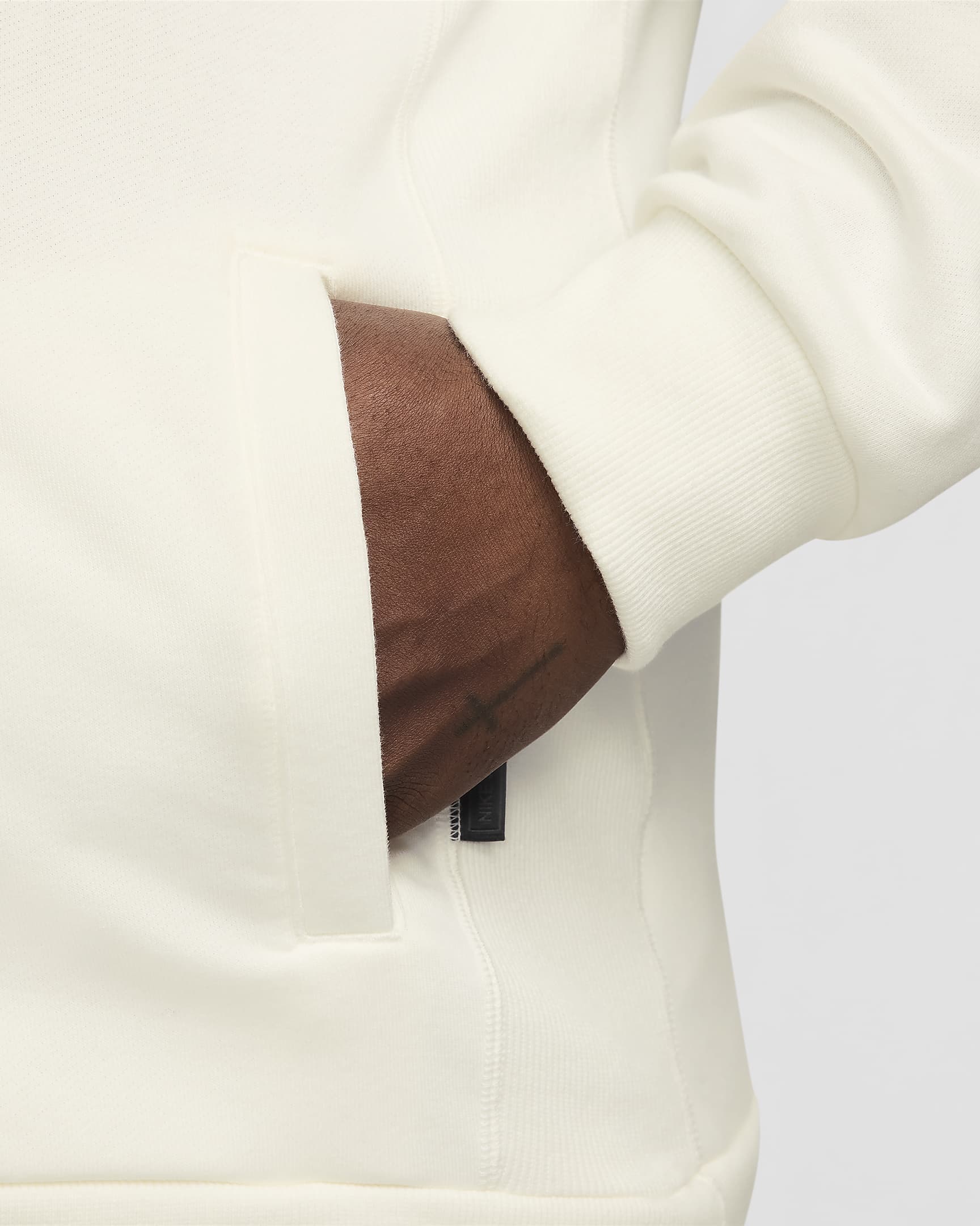 Giannis Standard Issue Men's 1/4-Zip Basketball Top. Nike.com