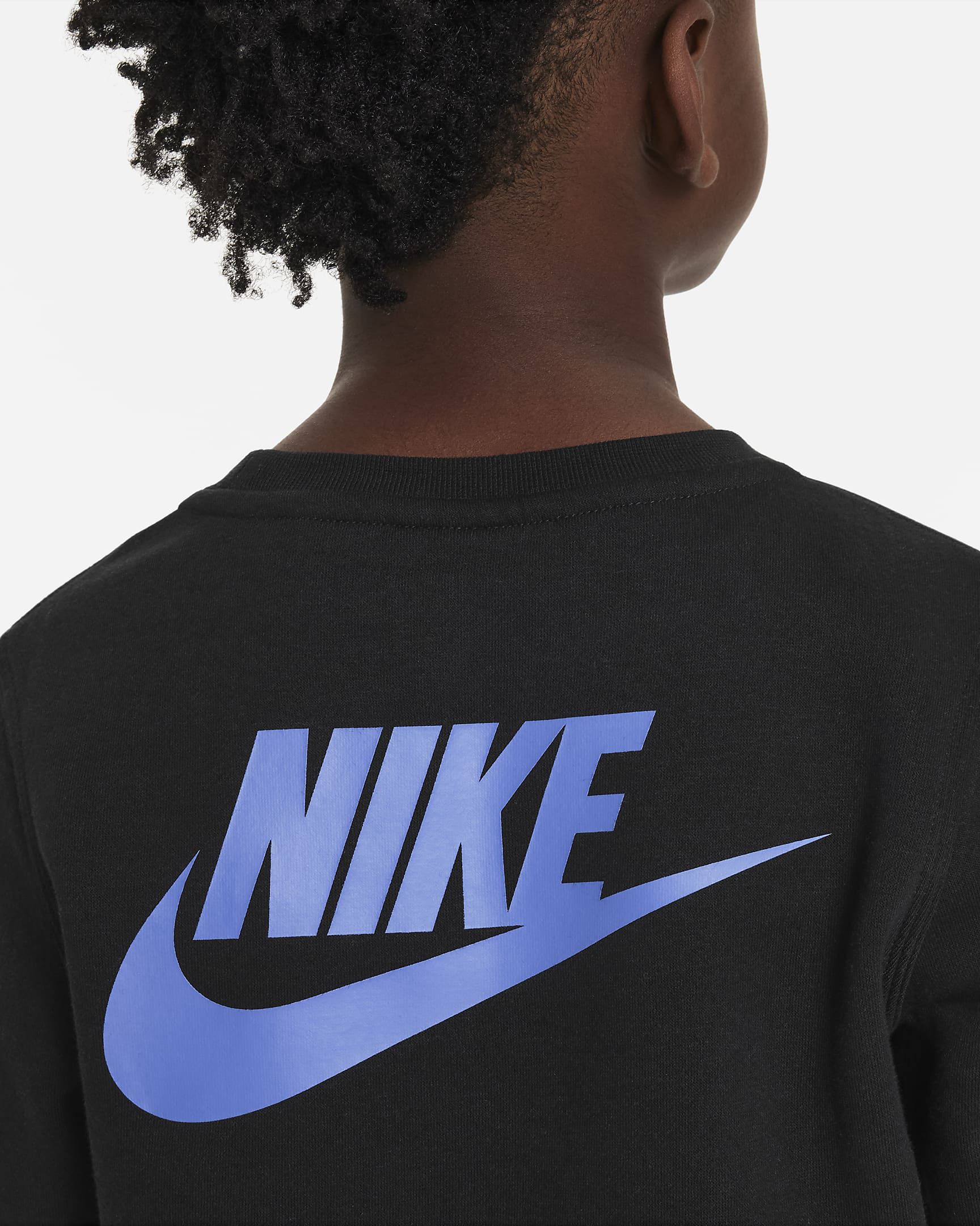 Nike Sportswear Standard Issue Older Kids' (Boys') Crew-neck Fleece ...