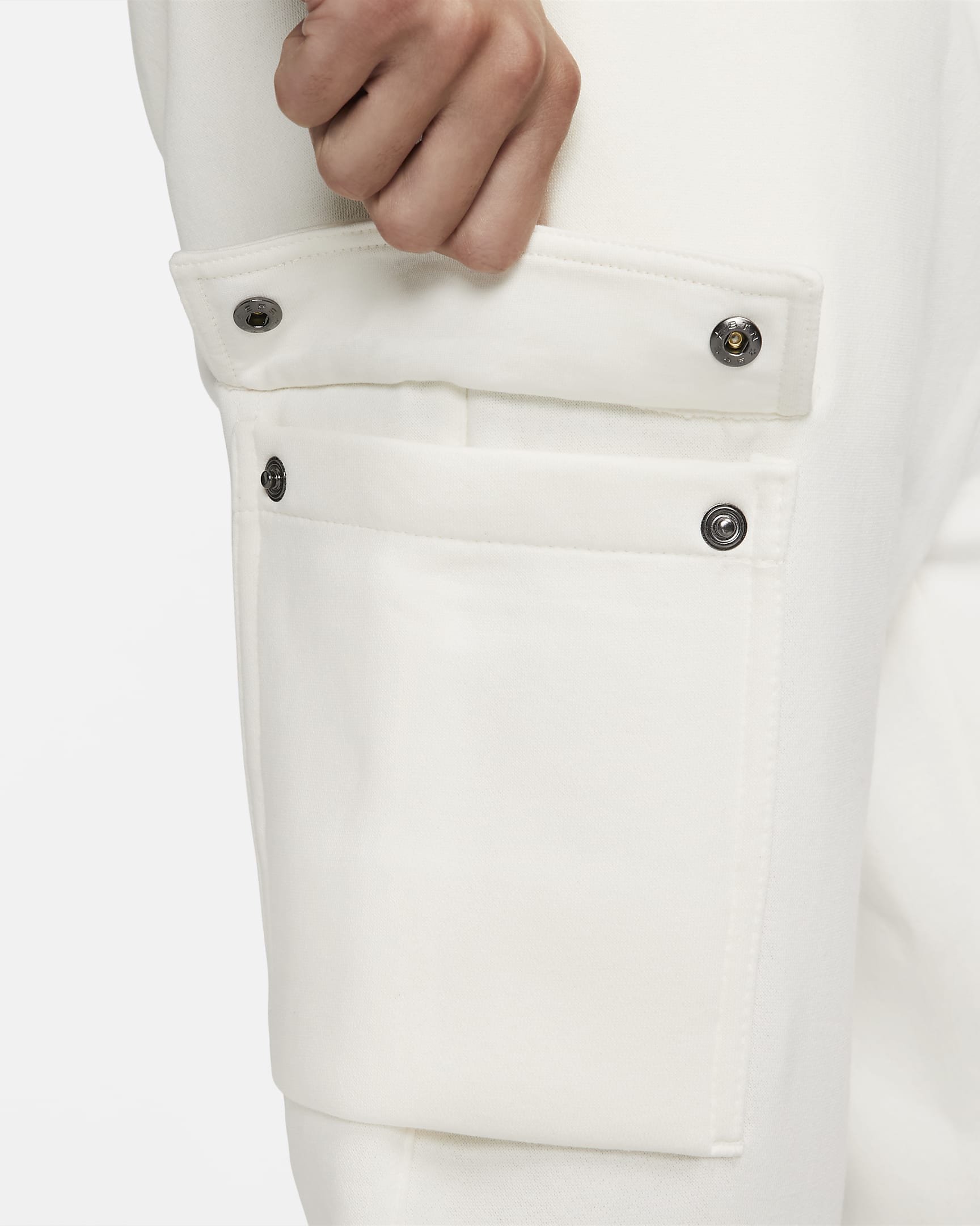 Nike Sportswear Standard Issue Men's Cargo Trousers. Nike AT