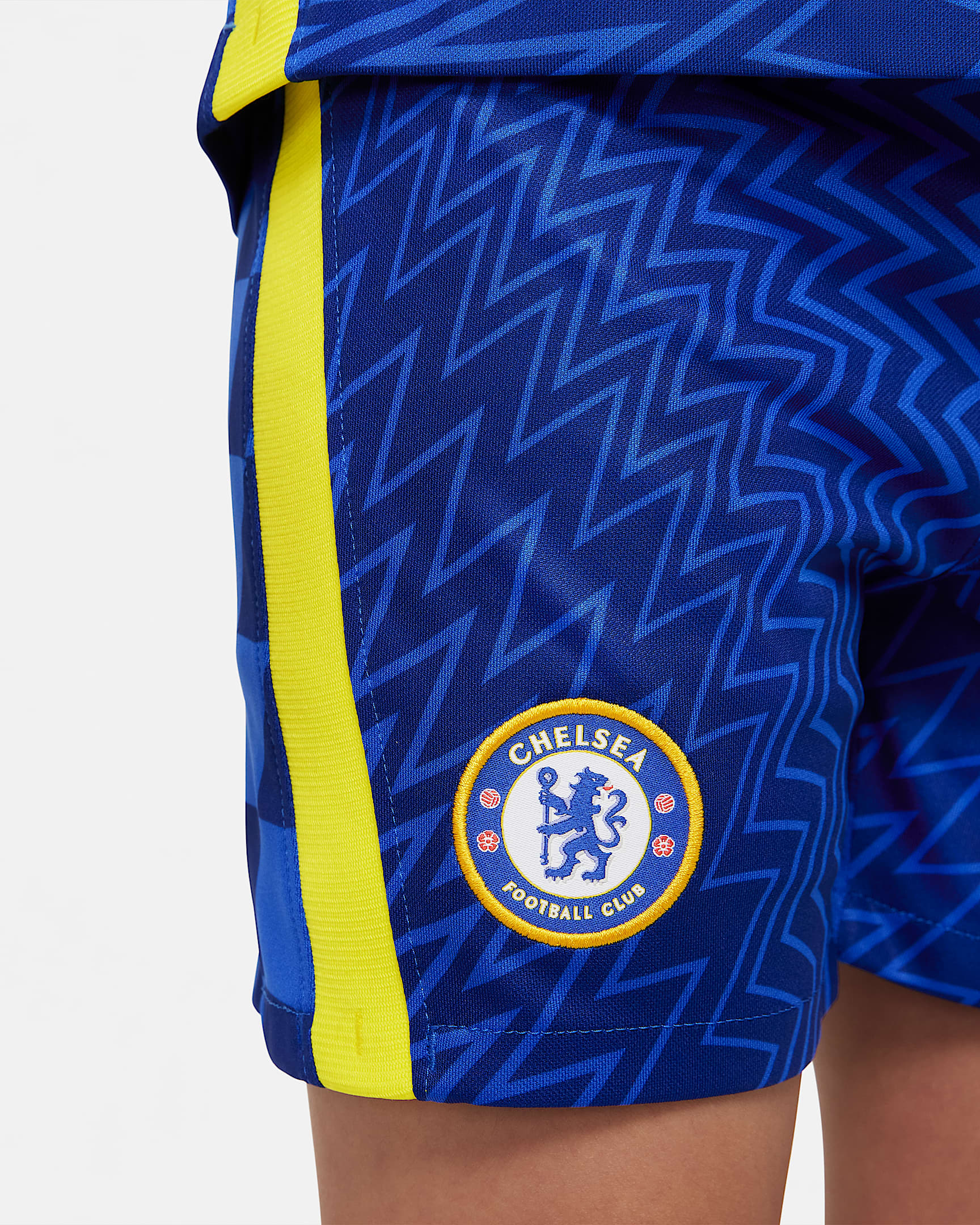 Chelsea F.C. 2021/22 Home Younger Kids' Football Kit. Nike SA