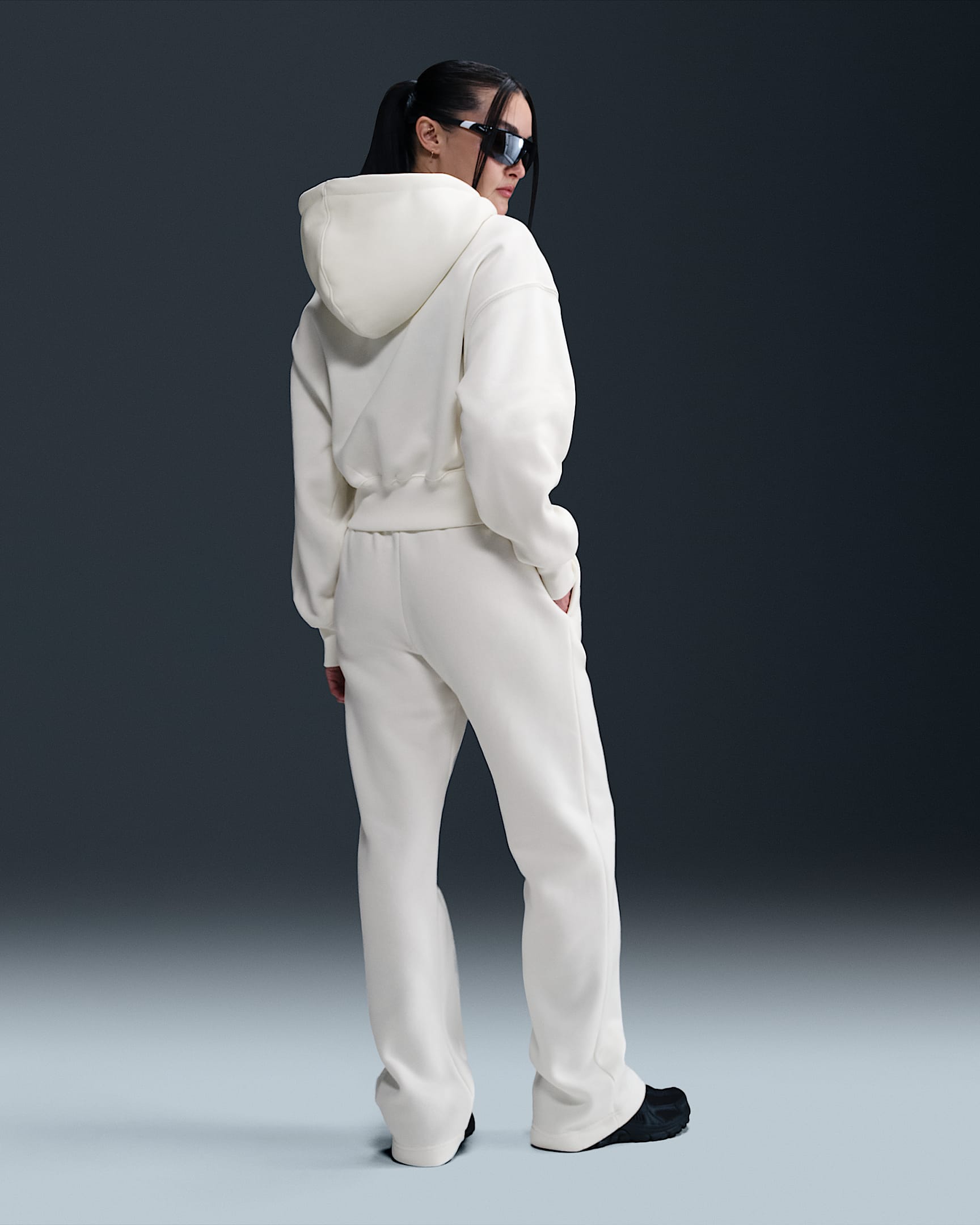 Nike Sportswear Phoenix Fleece Women's Loose Cropped Full-Zip Hoodie. Nike SG