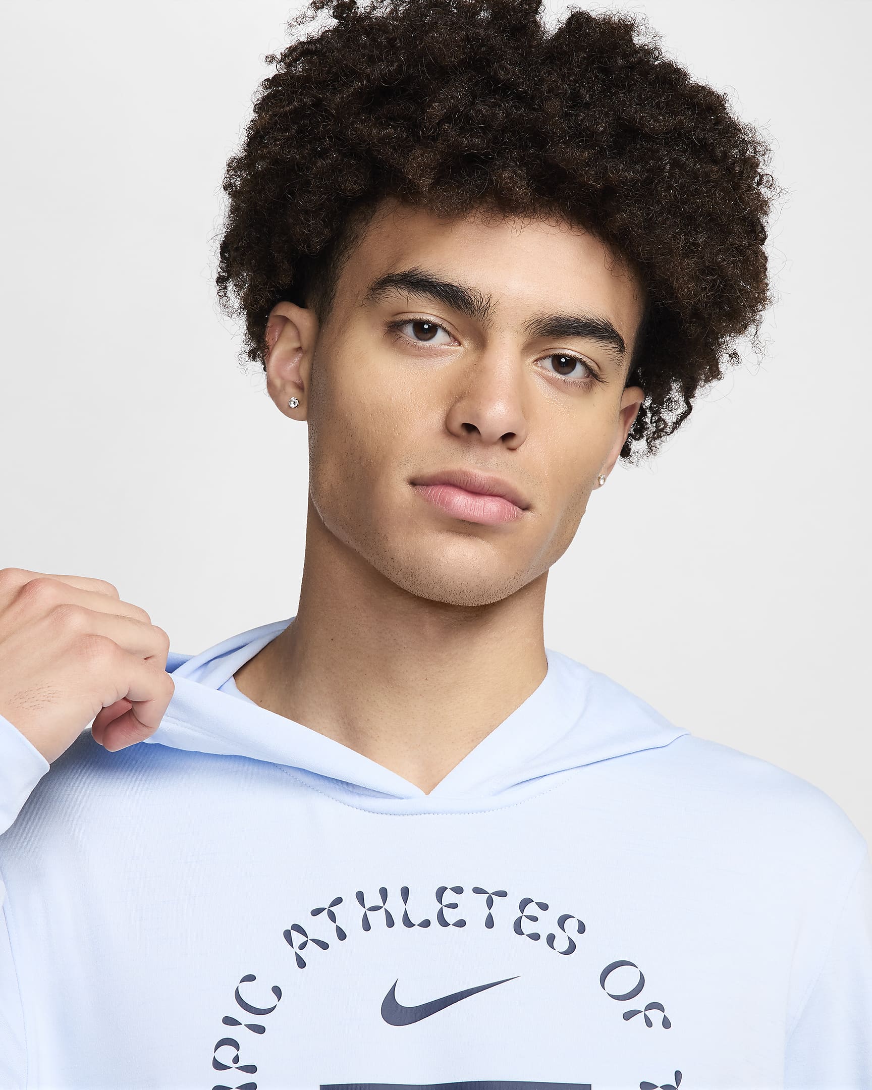 Sudadera con gorro Nike Dri-FIT Yoga ligera para hombre USA Restore. Nike.com