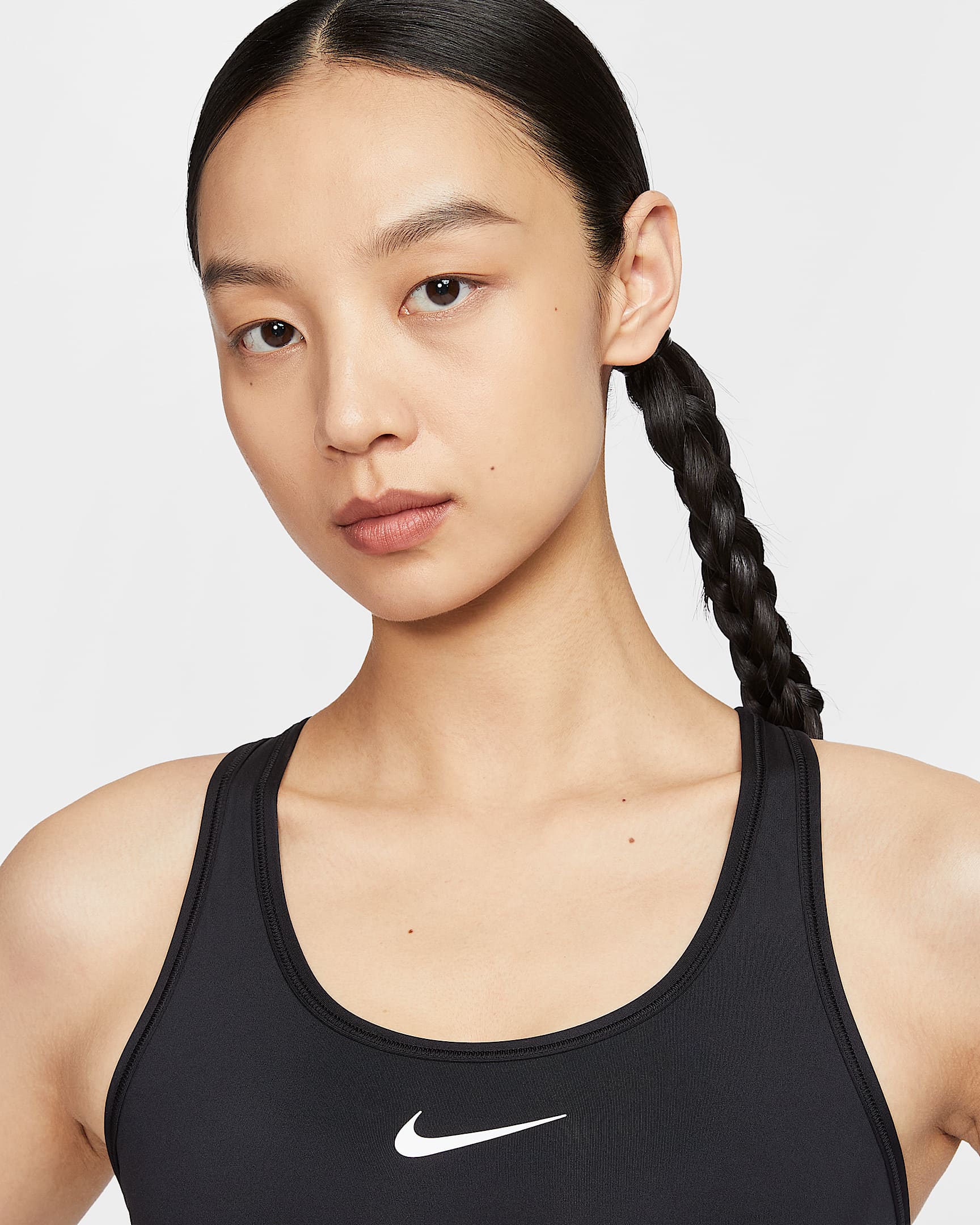 สปอร์ตบราผู้หญิงซัพพอร์ตระดับกลางช่วงตัวยาวเสริมฟองน้ำ Nike Swoosh Pocket Nike TH