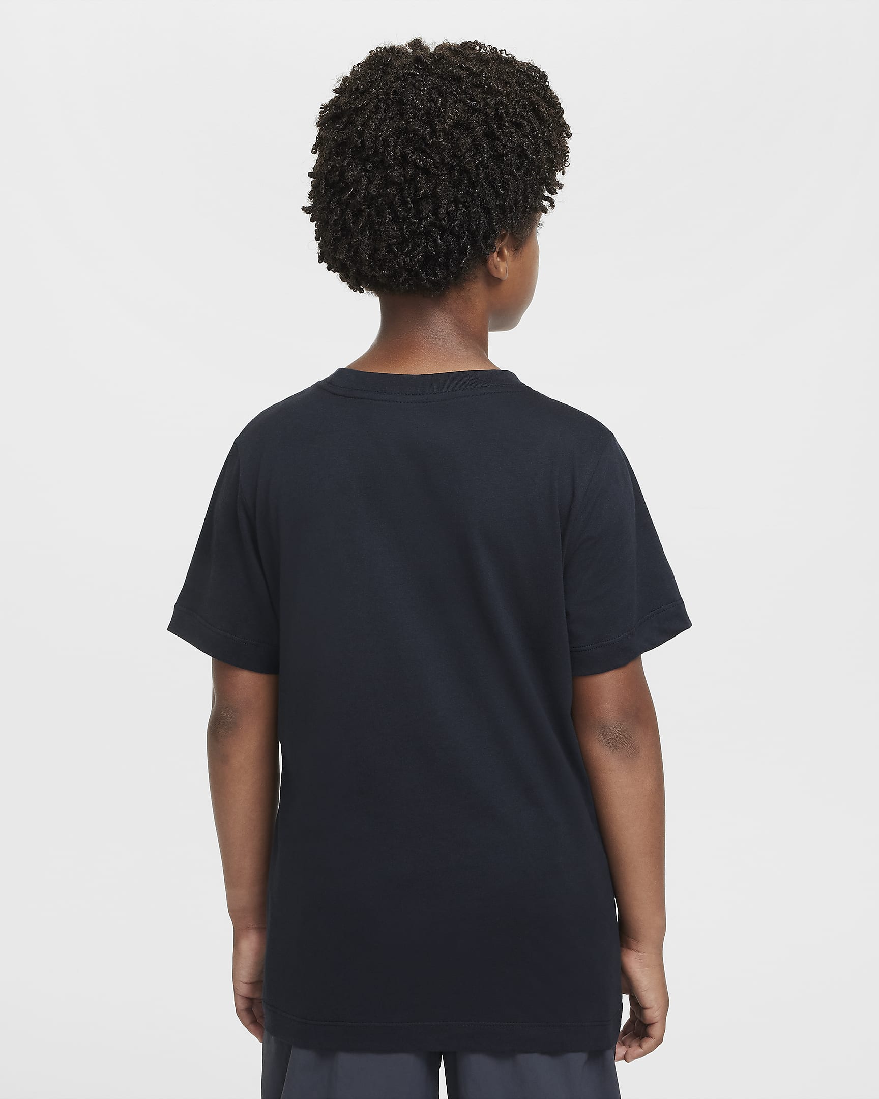 Nike Sportswear Older Kids' T-Shirt. Nike IL