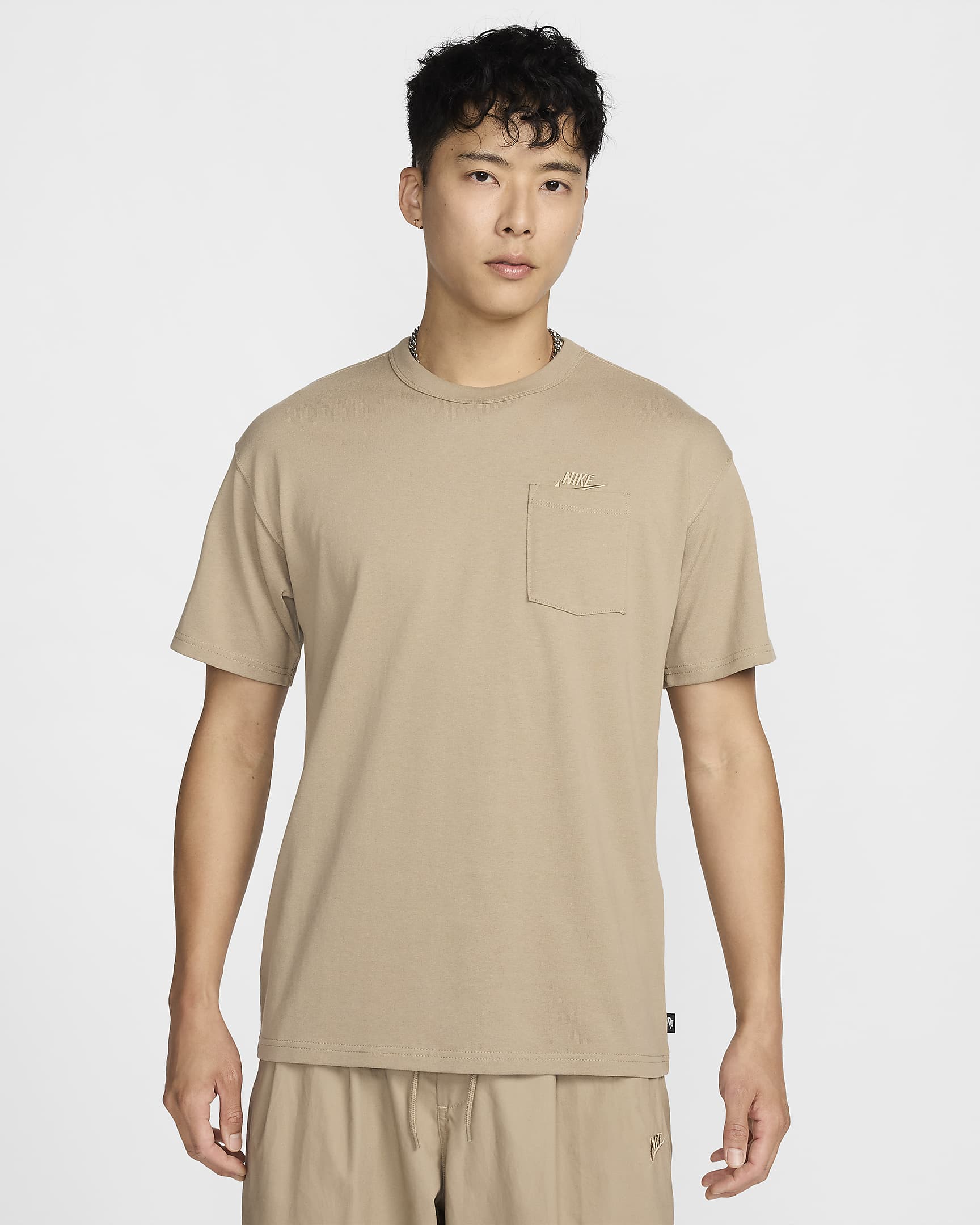 Nike Sportswear Premium Essentials Men's Pocket T-Shirt. Nike.com