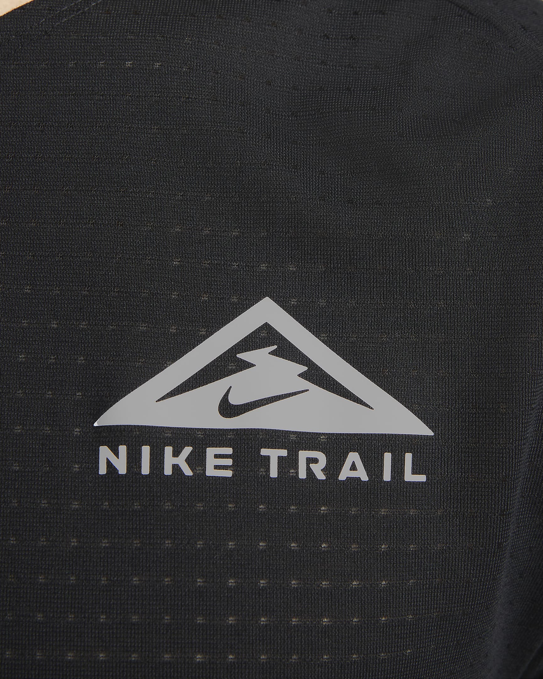 Kortærmet Nike Trail Solar Chase Dri-FIT-løbeoverdel til mænd. Nike DK