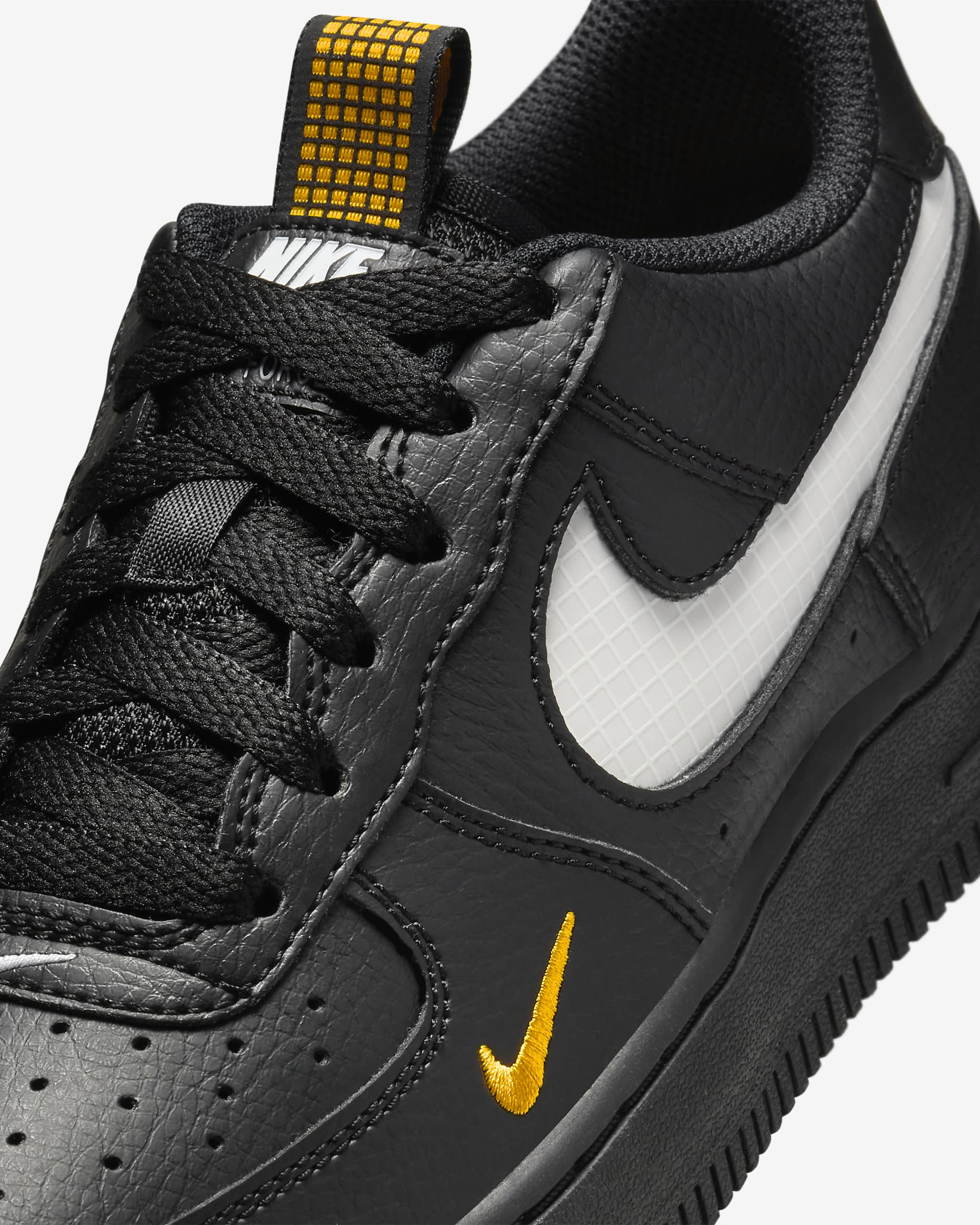 Nike Air Force 1 LV8 Older Kids' Shoes. Nike LU