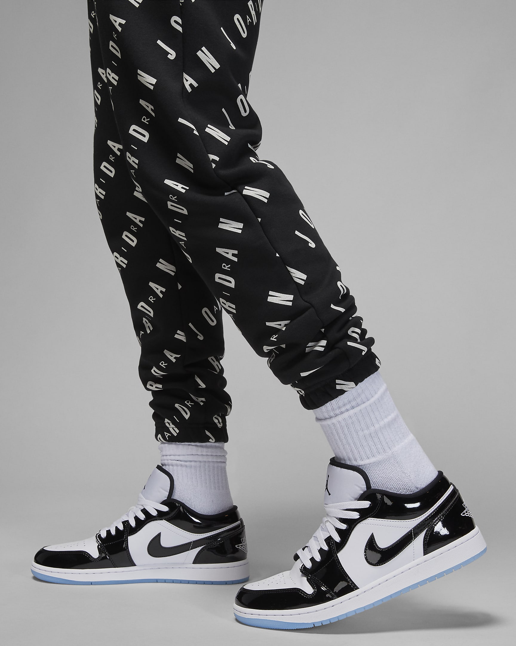 Jordan Essentials Men's Graphic Fleece Trousers. Nike PT