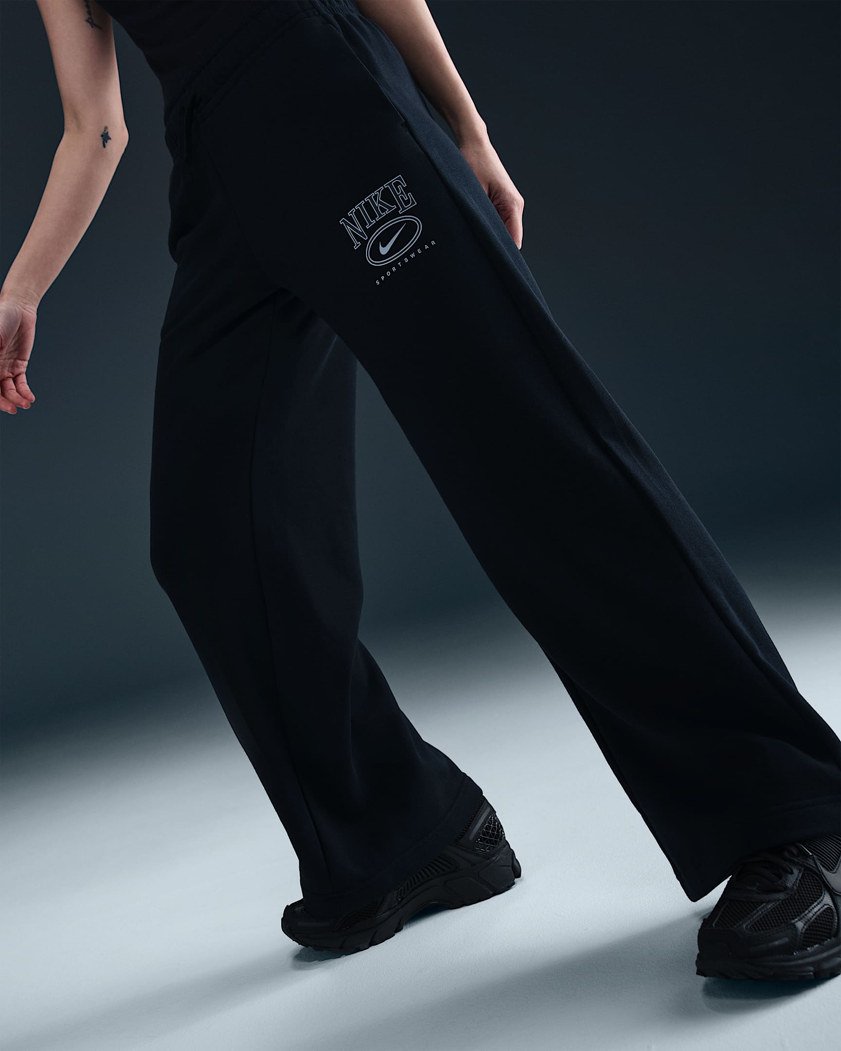 Nike Sportswear Club Fleece Women's Mid-Rise Wide-Leg Graphic Trousers ...