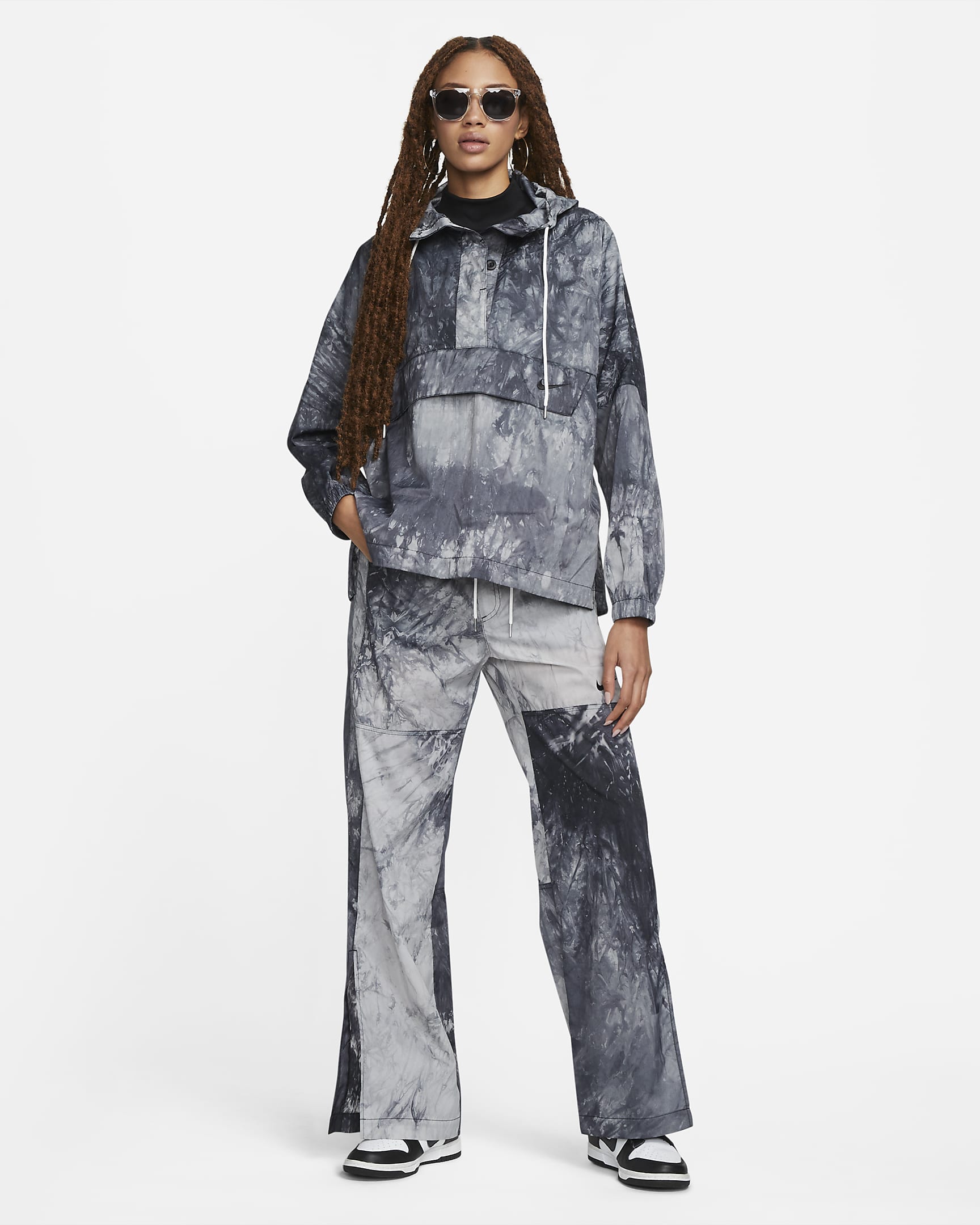 Nike Sportswear Women's Woven Wave-Dye Trousers. Nike NZ