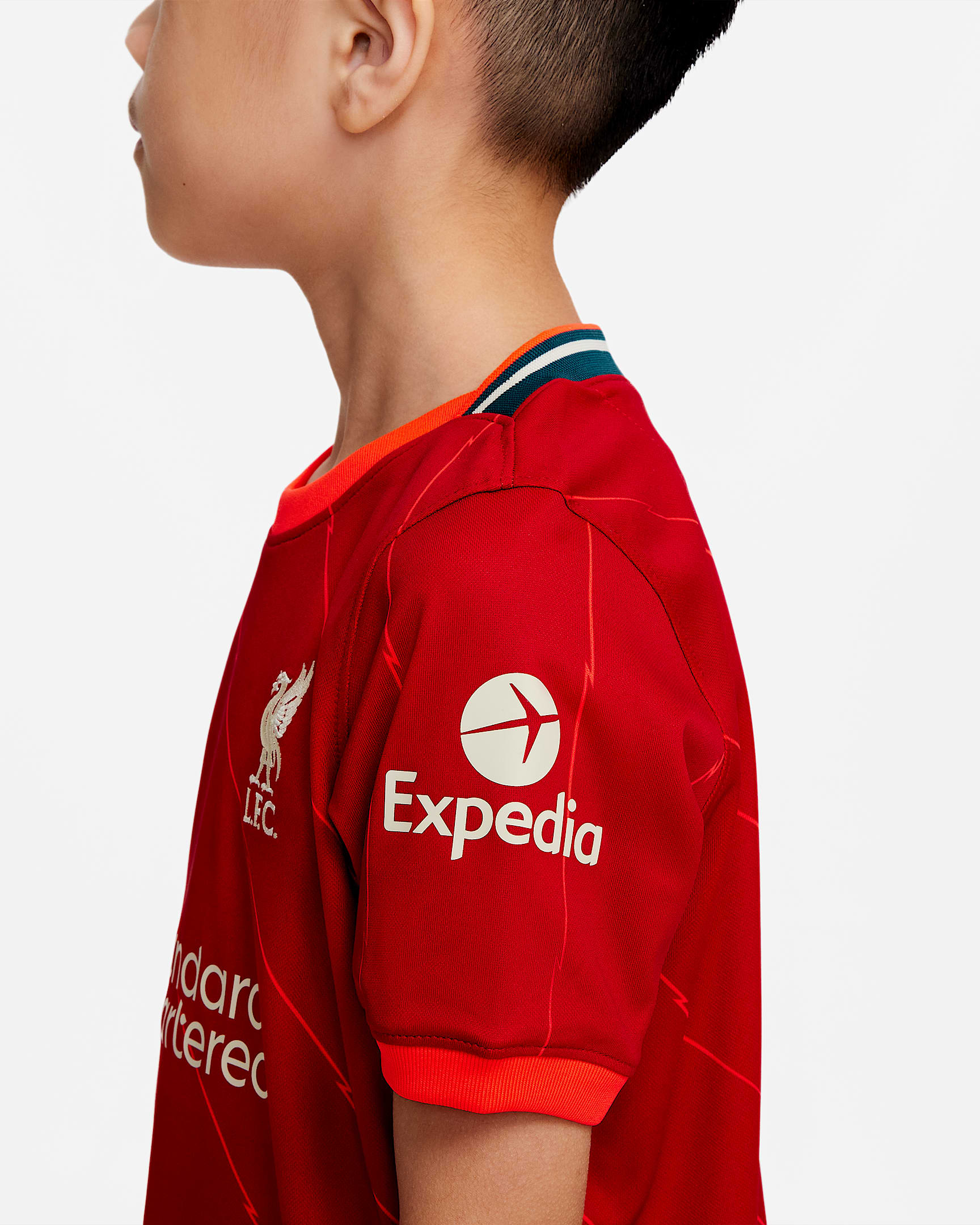 Liverpool F.C. 2021/22 Home Younger Kids' Football Kit. Nike BG
