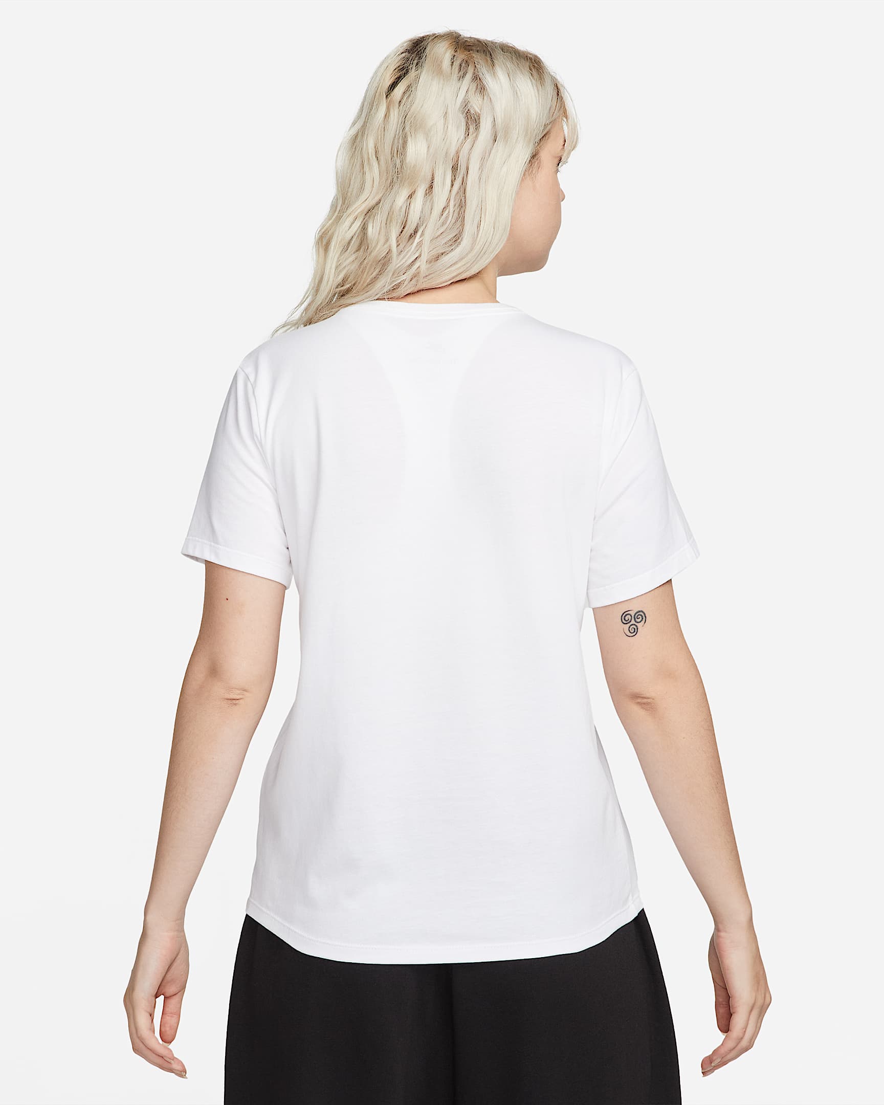 Nike Sportswear Club Essentials Damen-T-Shirt. Nike AT