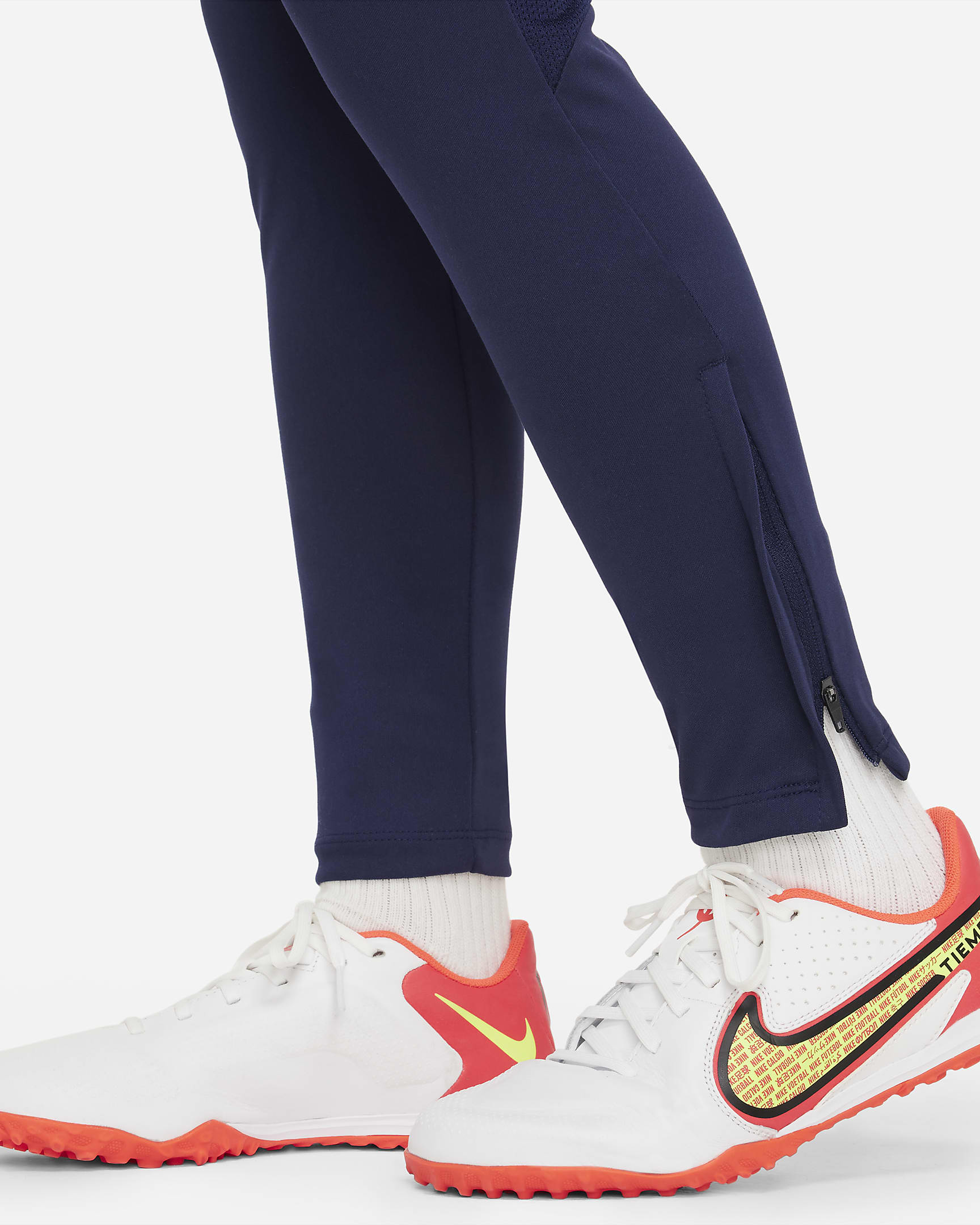 Brazil Academy Pro Older Kids' Nike Dri-FIT Football Pants. Nike SE