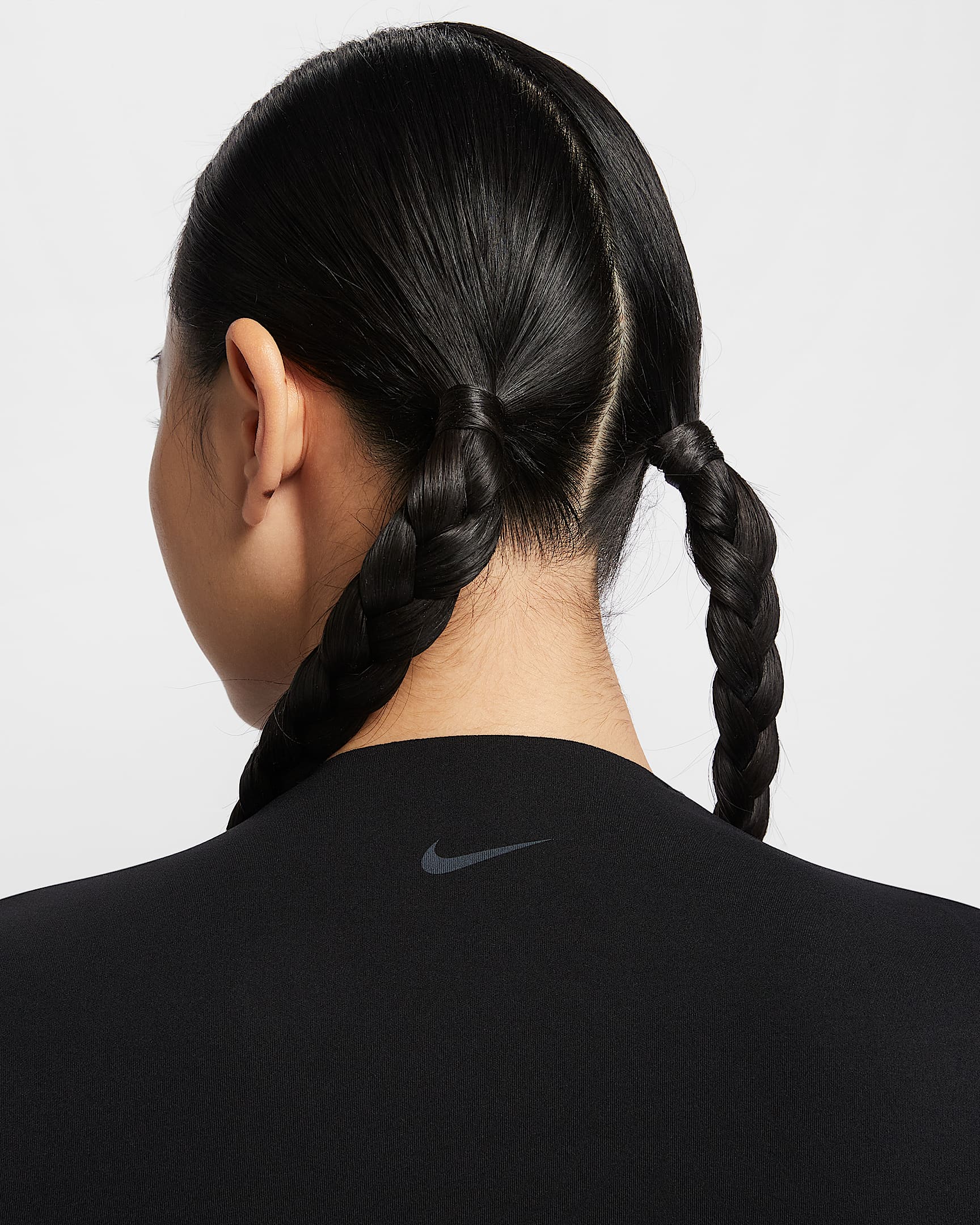 Nike Zenvy 女款 Dri-FIT 長袖短版上衣。Nike TW