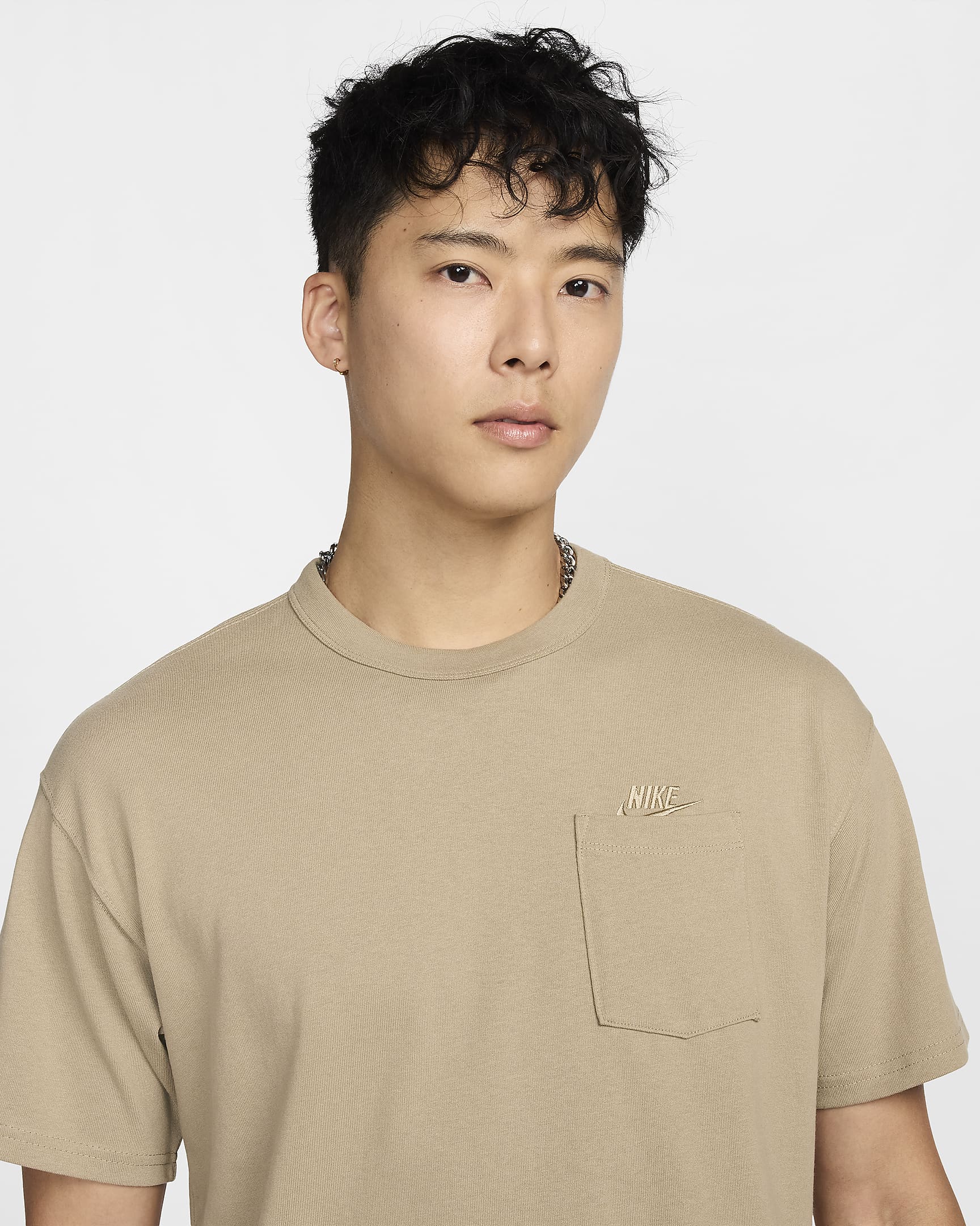 Nike Sportswear Premium Essentials Men's Pocket T-Shirt. Nike.com