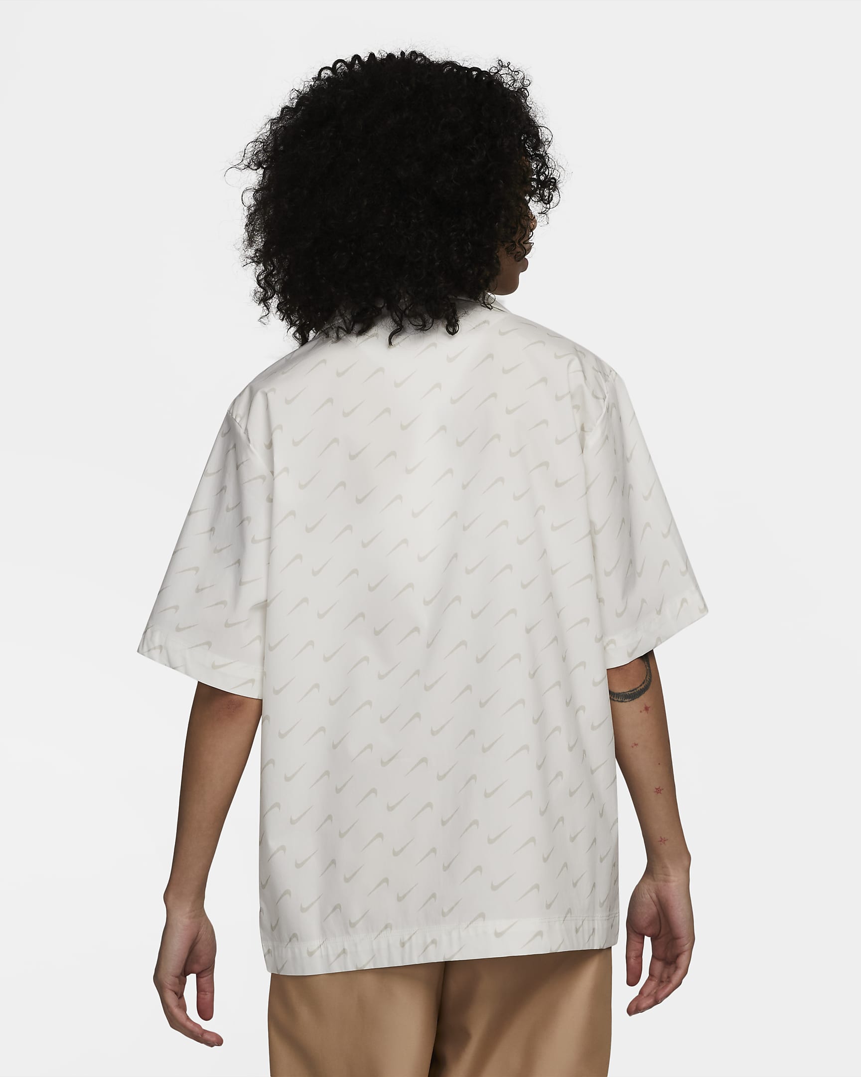 Nike Sportswear Everyday Modern Women's Woven Short-Sleeve Top. Nike SE