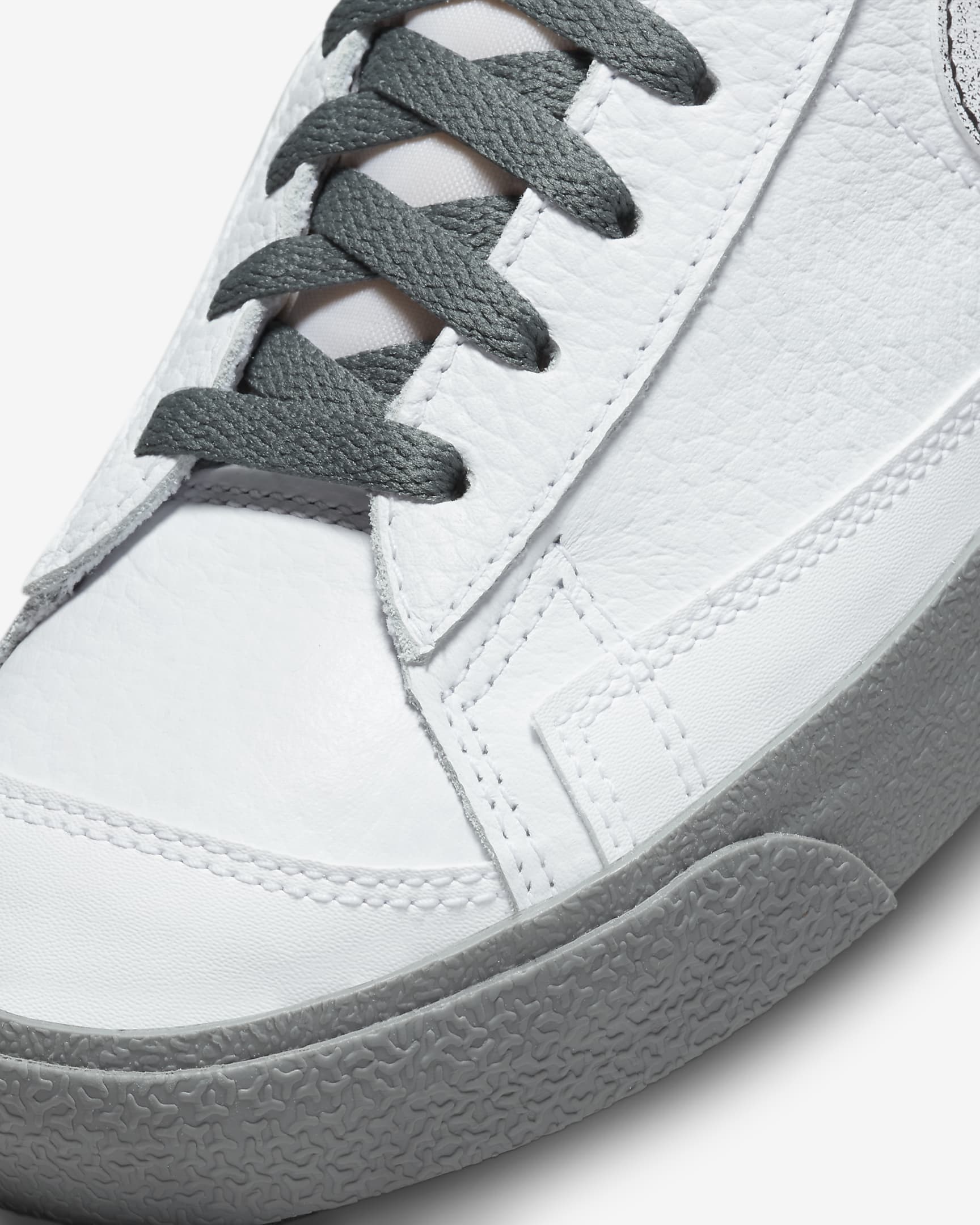 Nike Blazer Mid '77 Men's Shoes. Nike BE