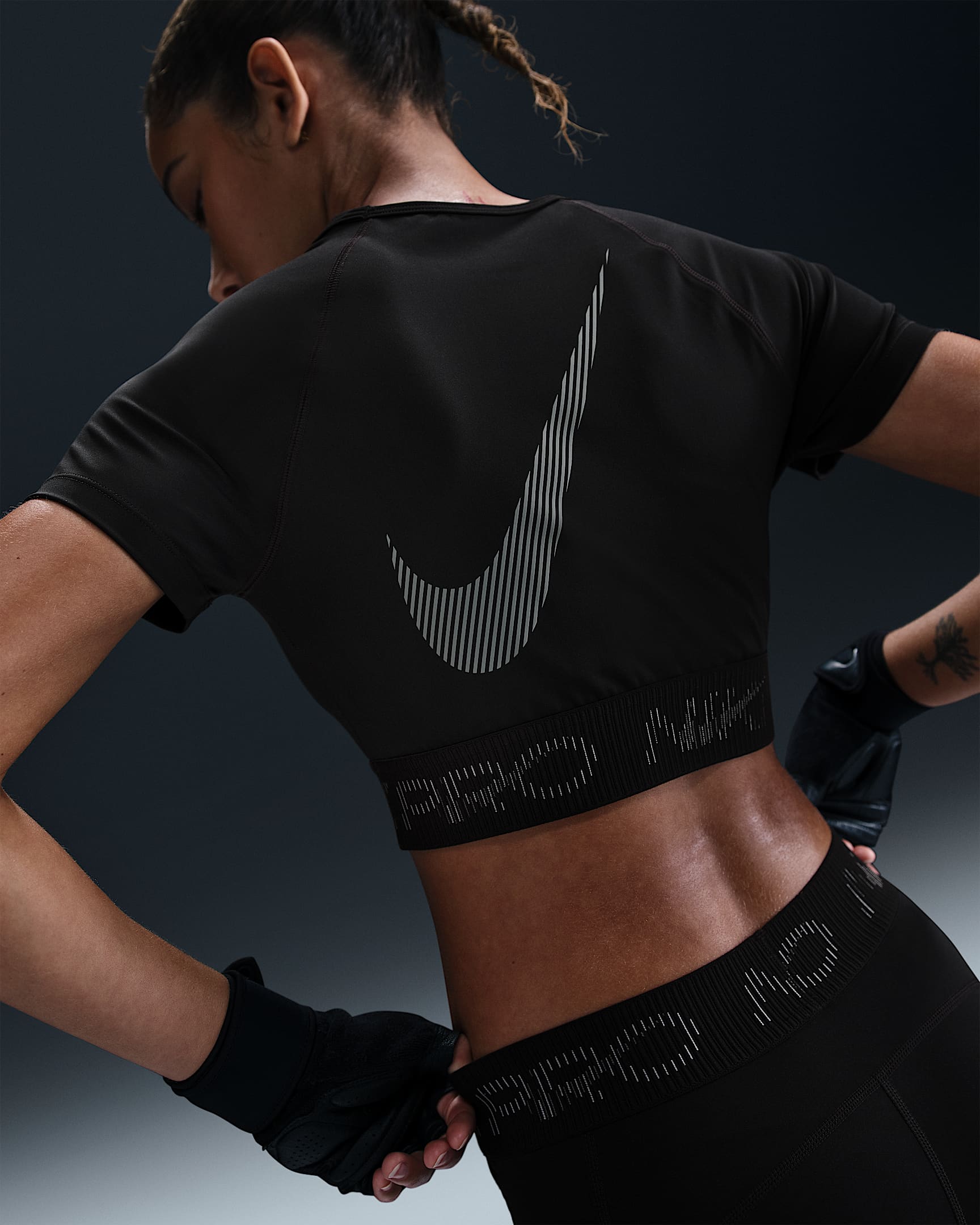 Nike Pro Women's Dri-FIT Short-Sleeve Cropped Graphic Top. Nike.com