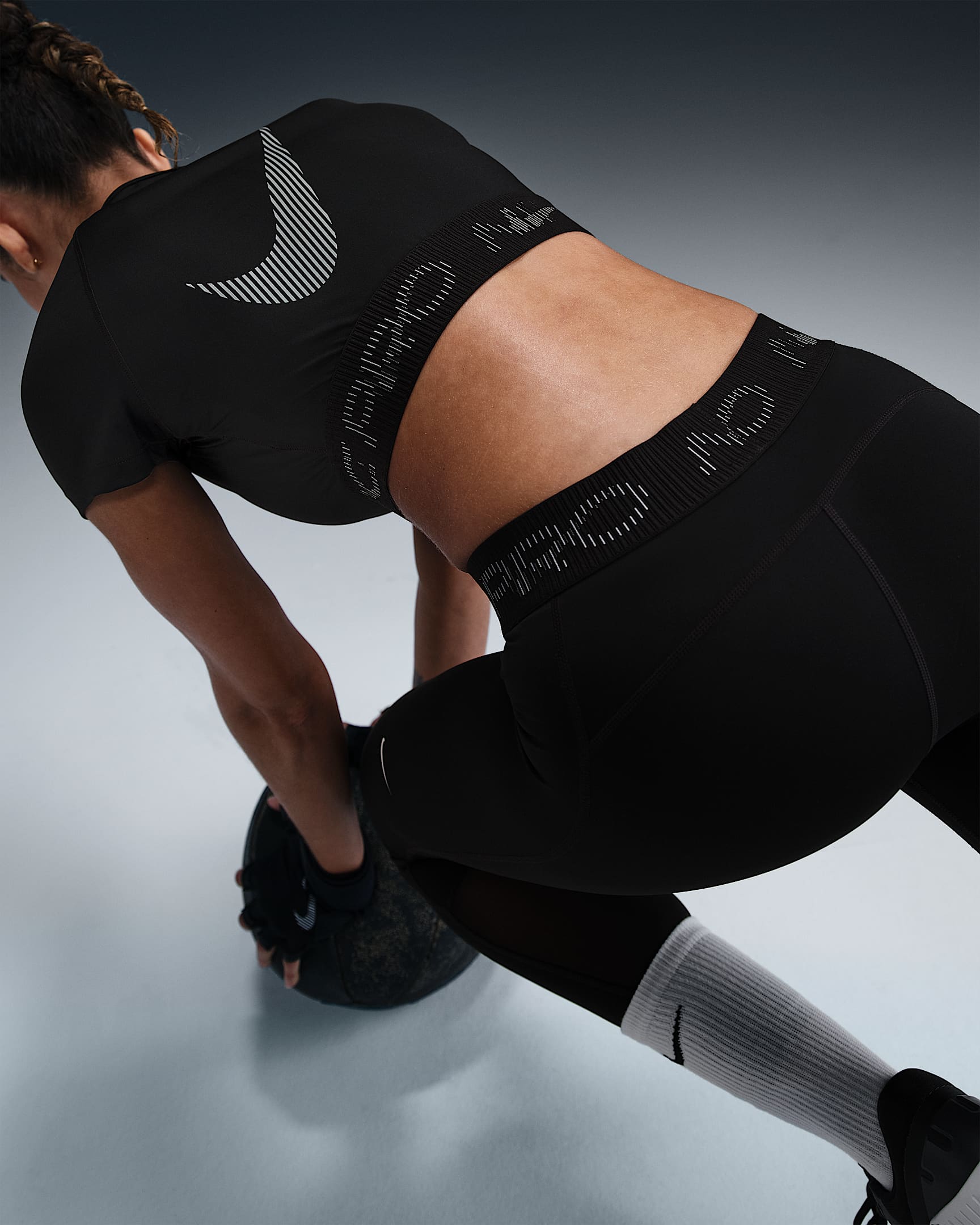 Nike Pro Women's Dri-FIT Short-Sleeve Cropped Graphic Top. Nike.com