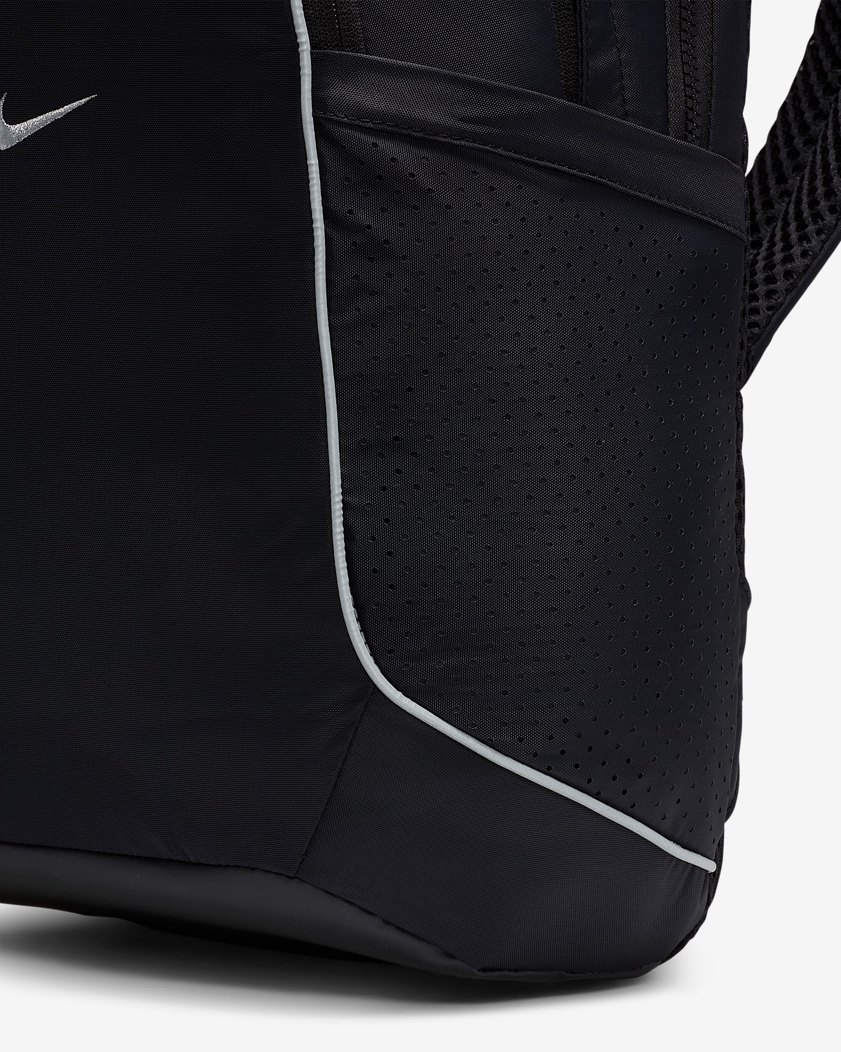 Nike Sportswear Essentials 背包 (20 公升)。Nike TW