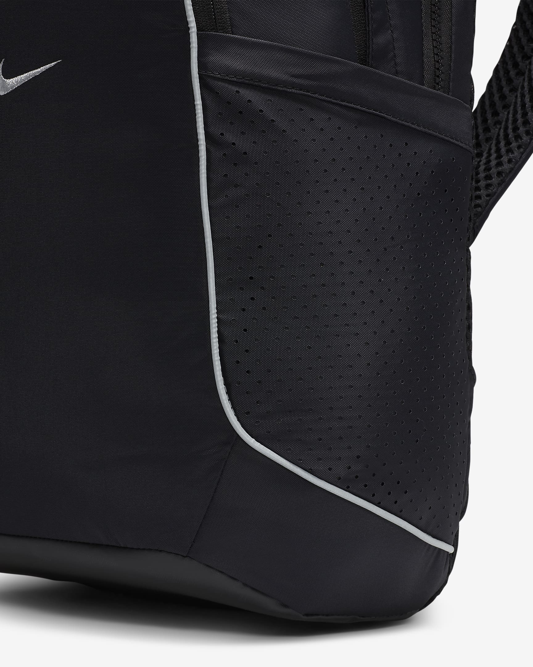 Nike Sportswear Essentials Backpack (20L). Nike BG