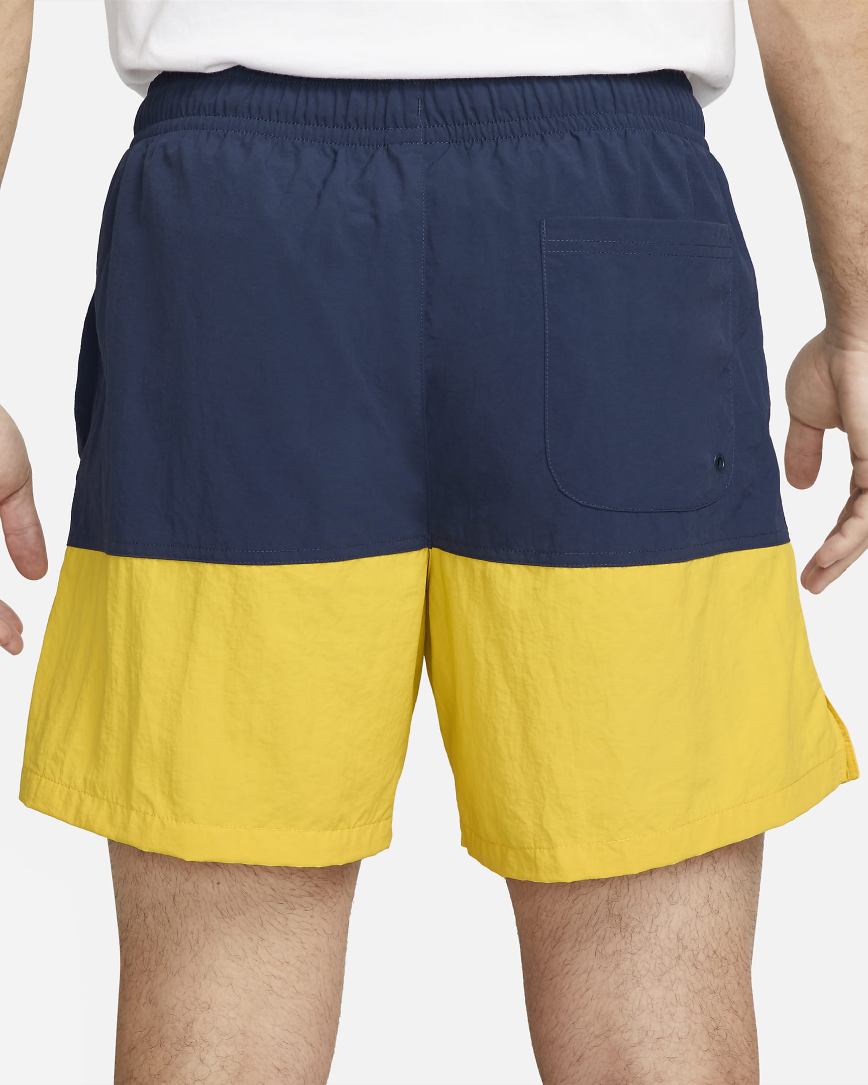 Nike Club Men's Woven Colour-Blocked Shorts. Nike IE