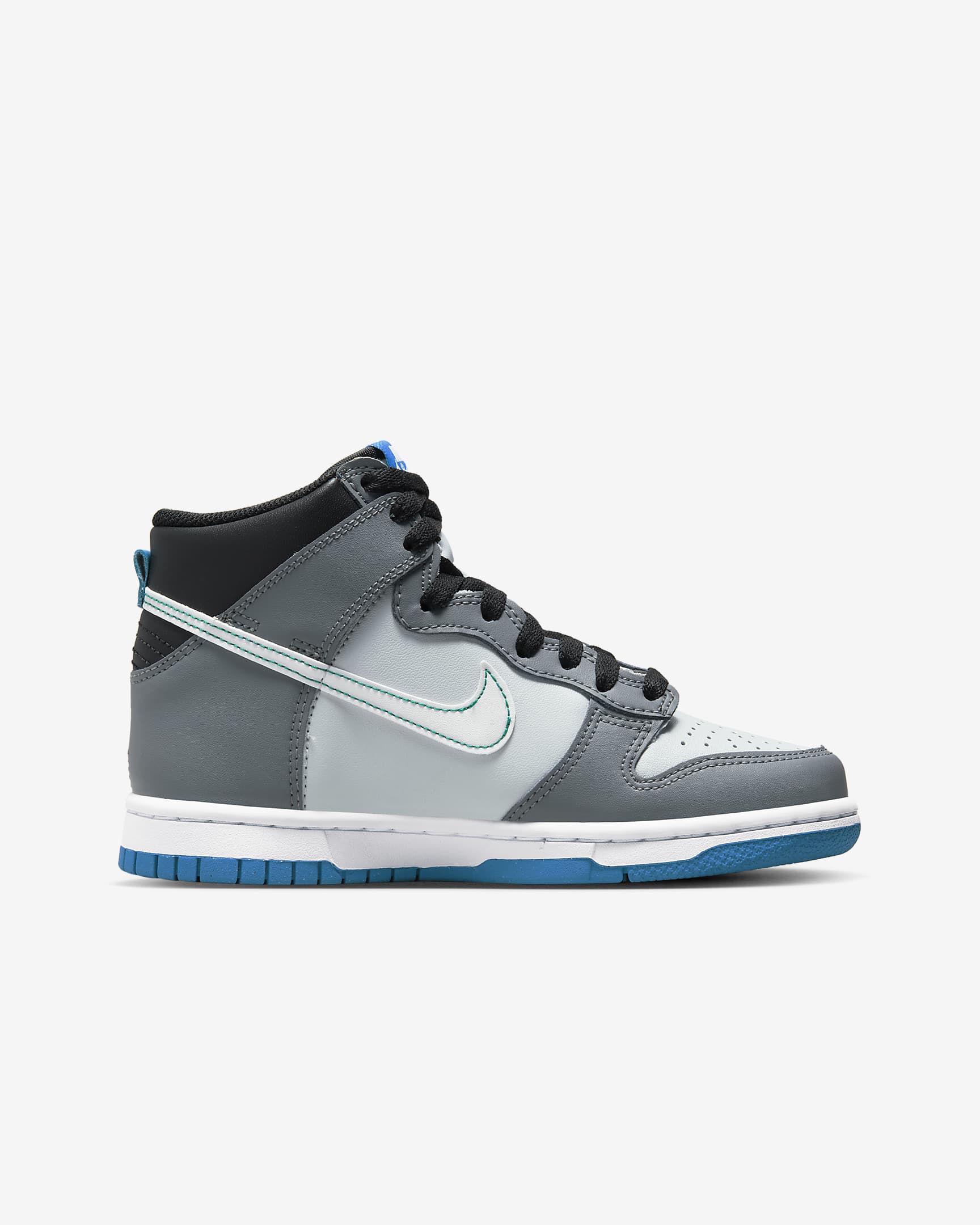 Nike Dunk High Older Kids' Shoes. Nike LU