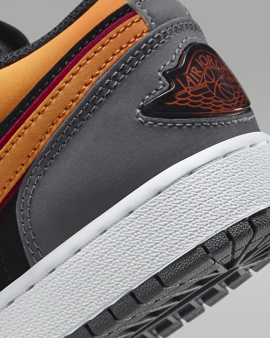 Air Jordan 1 Low SE Older Kids' Shoes. Nike IN